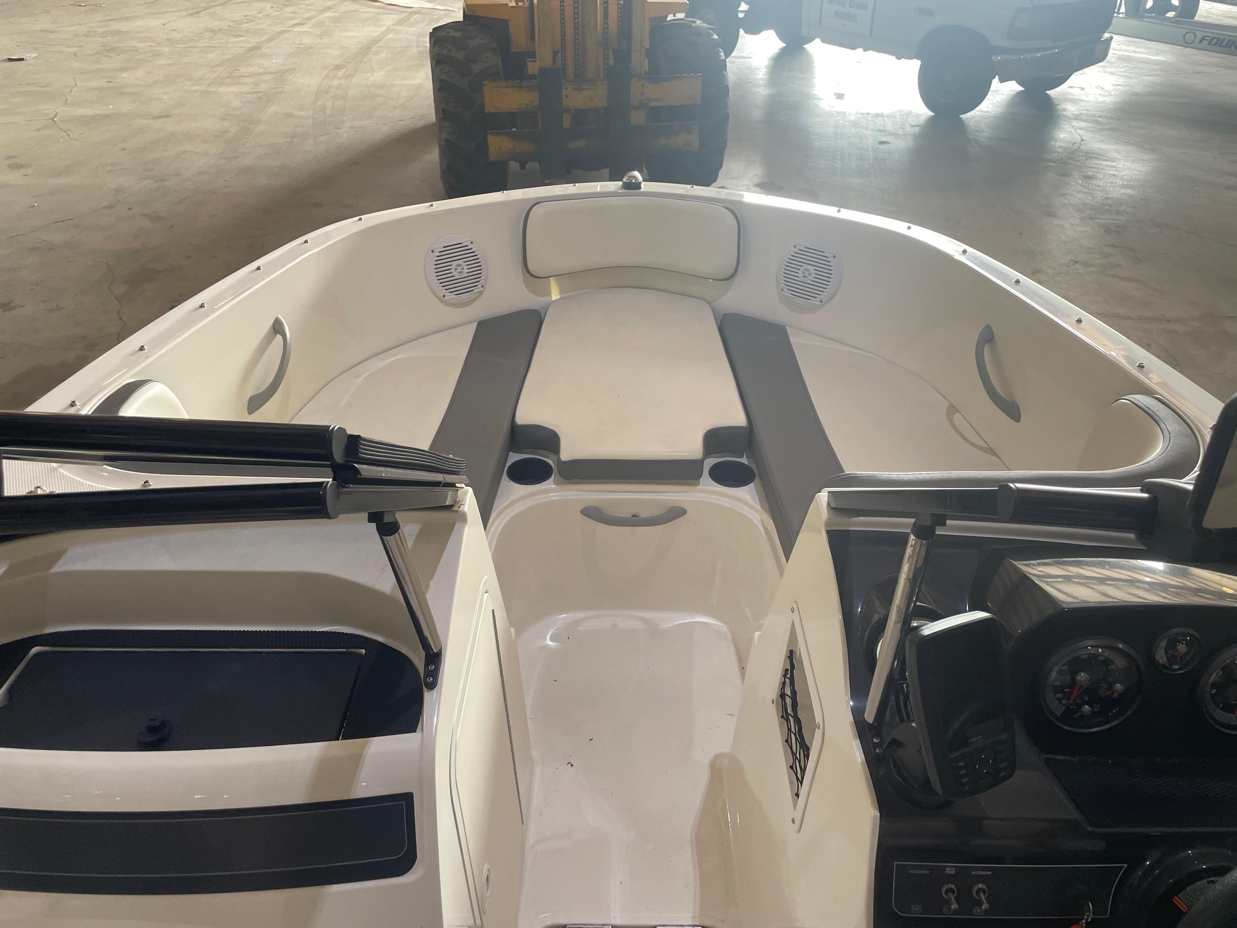 2018 Bayliner VR4 Bowrider OB Bowrider for sale - YachtWorld