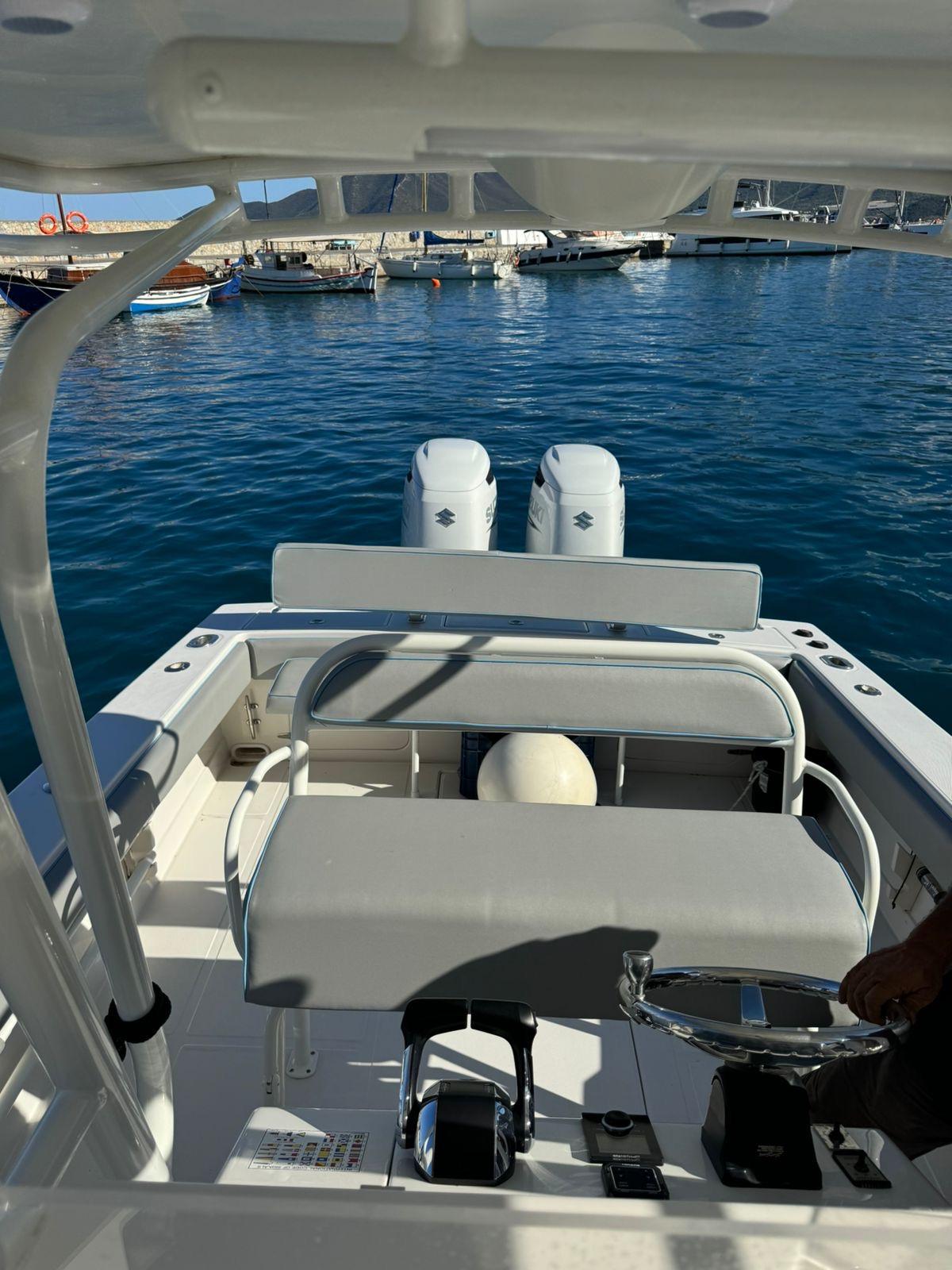 2004 Jupiter 31 Center Console Center Console for sale - YachtWorld