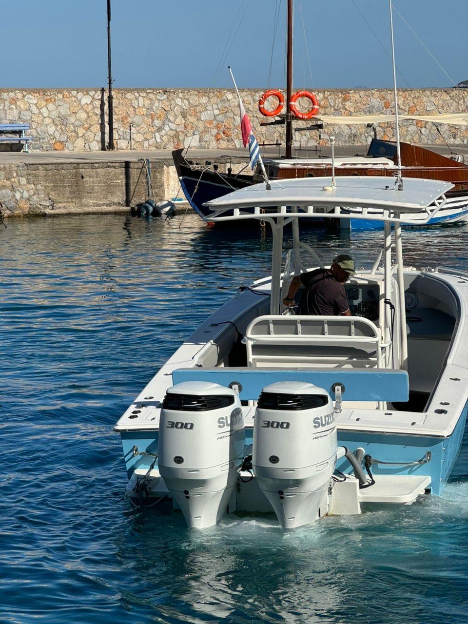 2004 Jupiter 31 Center Console Center Console for sale - YachtWorld