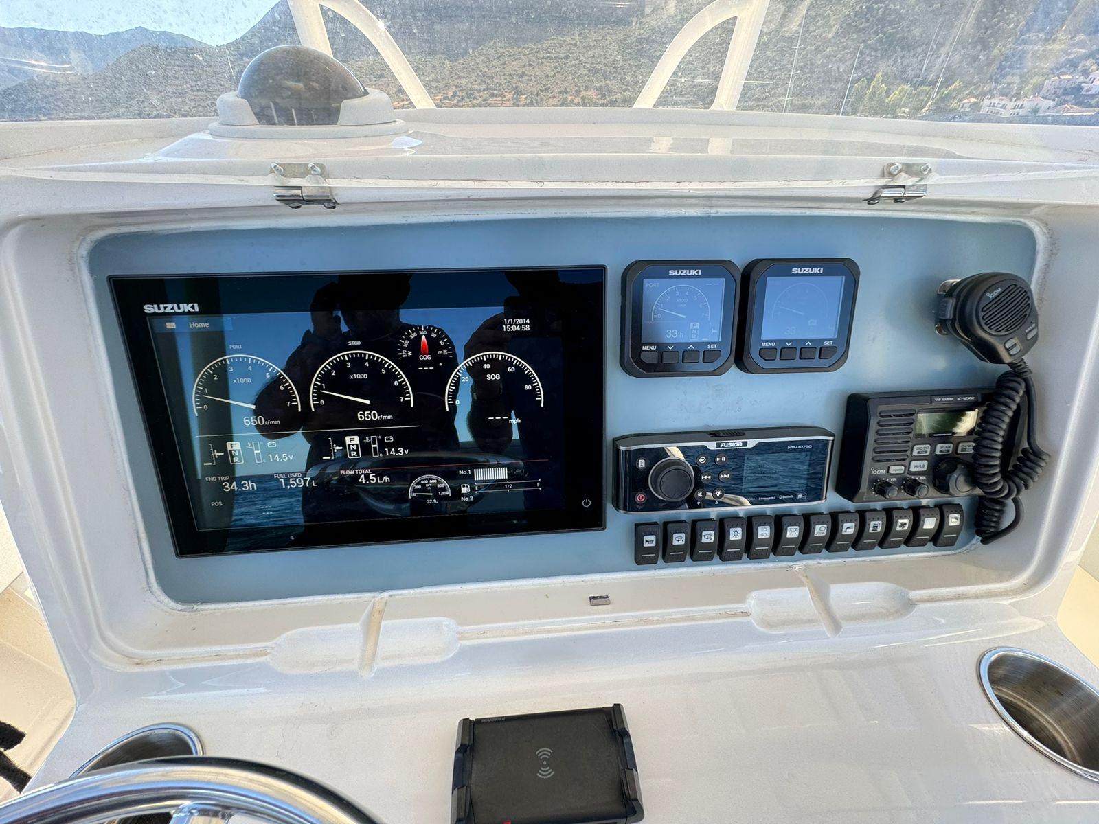 2004 Jupiter 31 Center Console Center Console for sale - YachtWorld