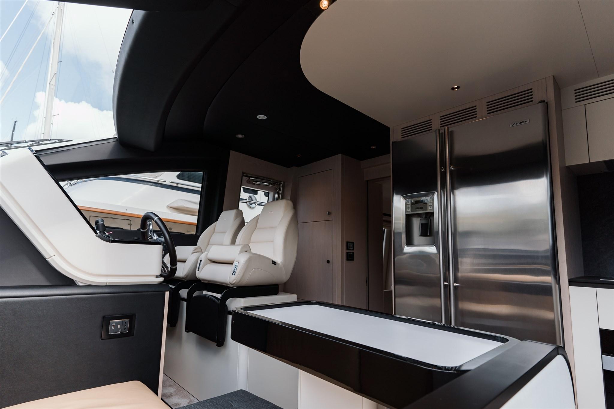 2021 Azimut 78 FLY Flybridge for sale - YachtWorld