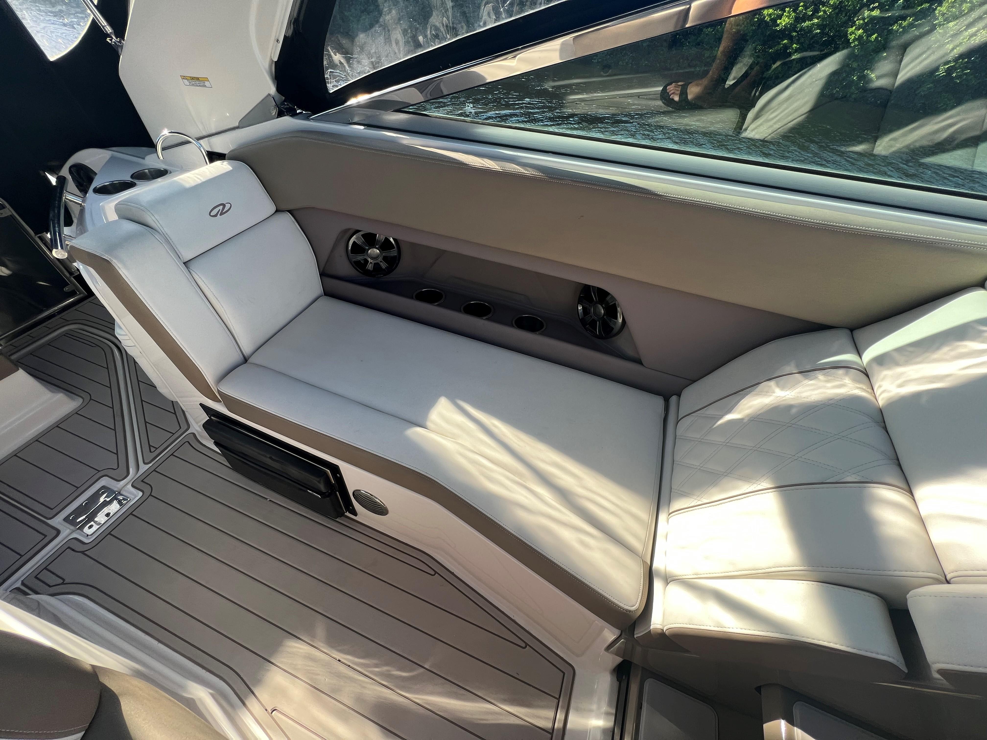 2018 Regal 28 Express Express Cruiser for sale - YachtWorld