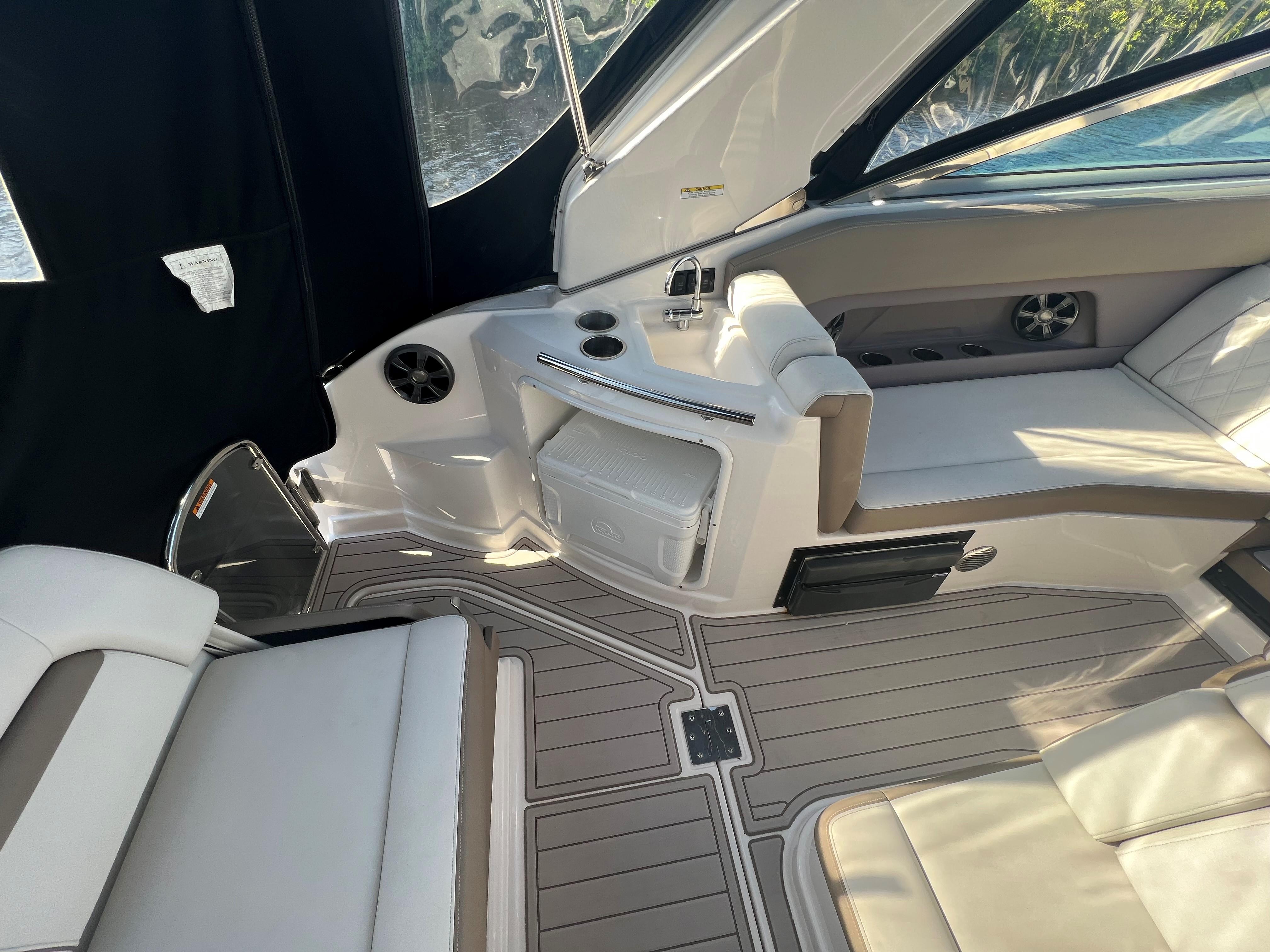 2018 Regal 28 Express Express Cruiser for sale - YachtWorld