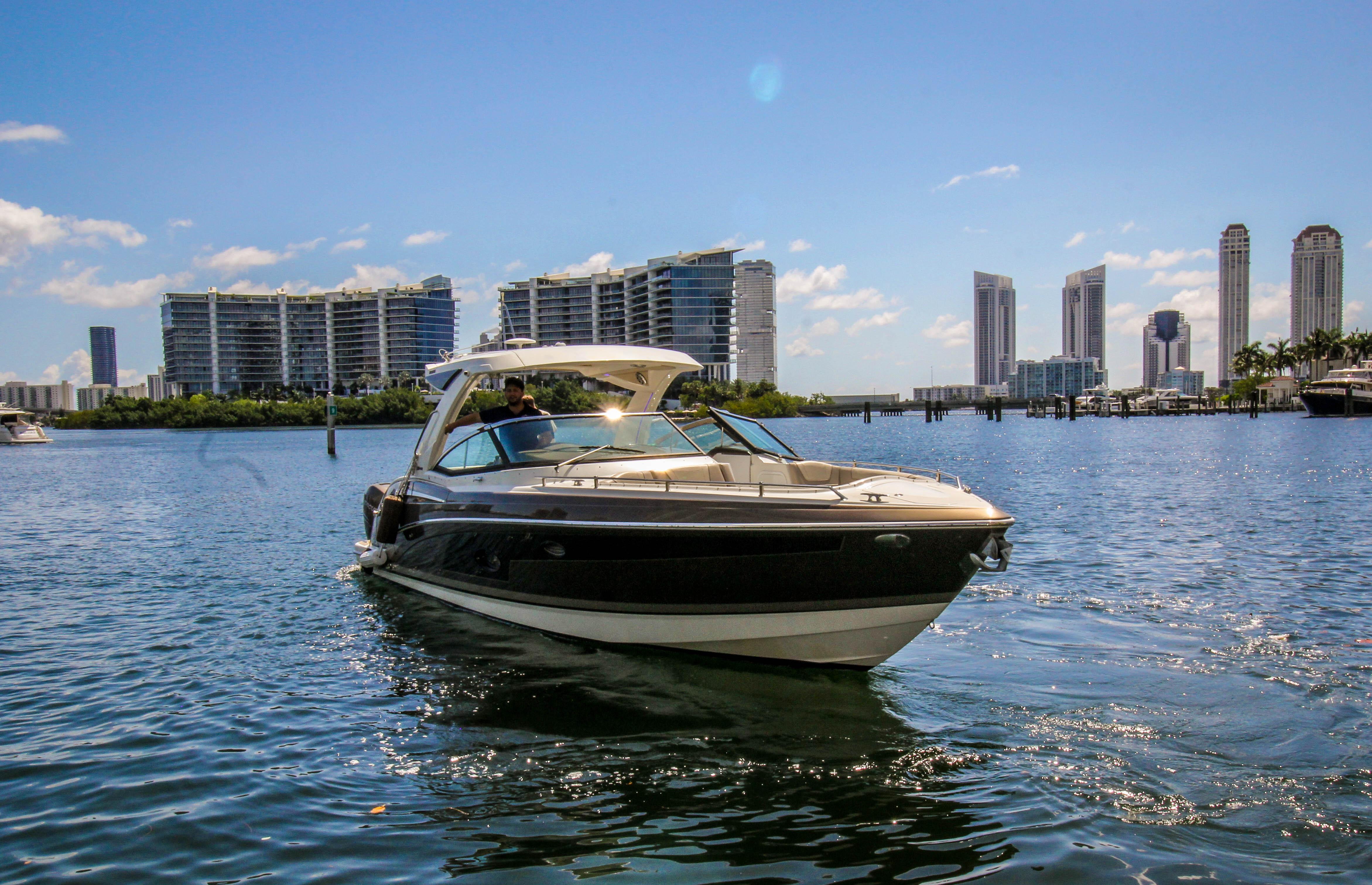 2018 Formula Crossover Bowrider Bowrider for sale - YachtWorld