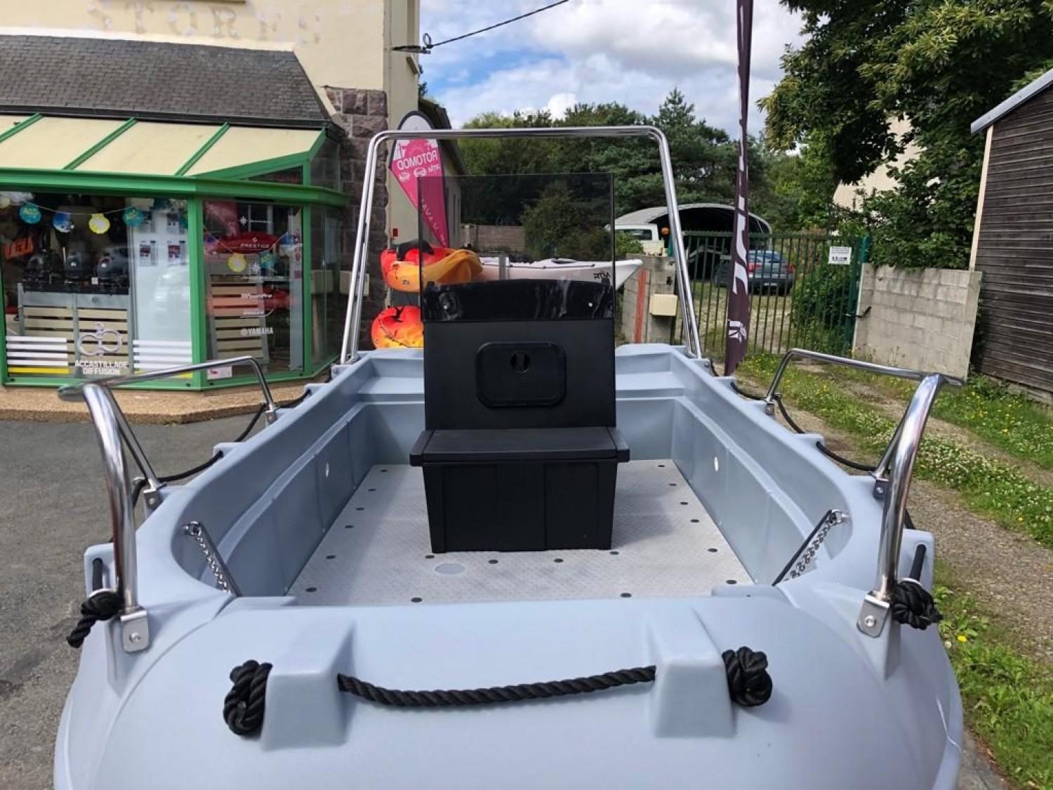 Used 2022 Whaly WHALY 500 - 85 - Vendée | TopBoats