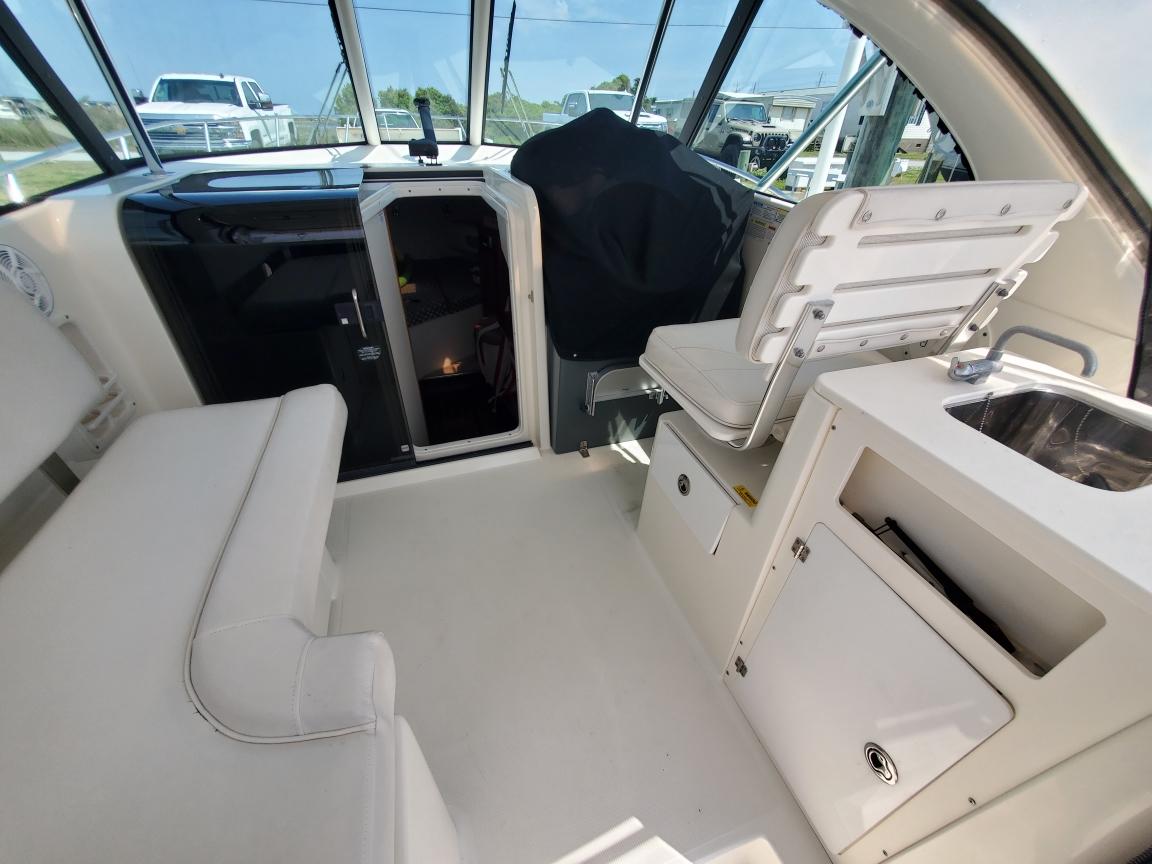 2006 Pursuit 3370 Pursuit Cuddy Cabin for sale - YachtWorld