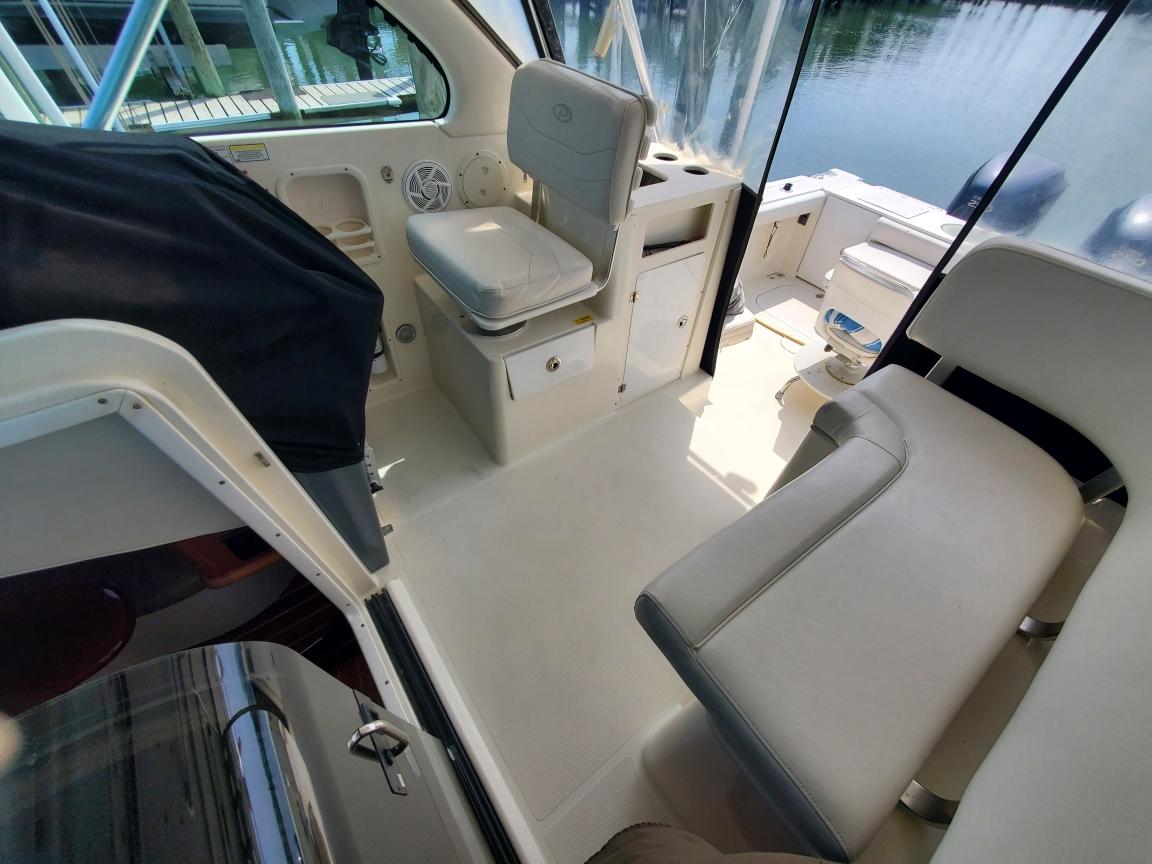 2006 Pursuit 3370 Pursuit Cuddy Cabin for sale - YachtWorld