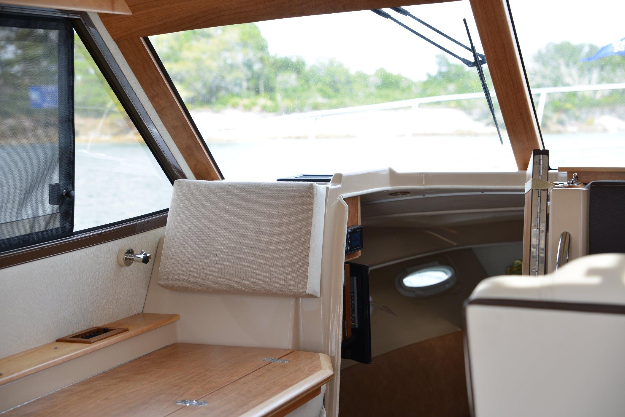 2019 Cutwater C-30 Command Bridge LE Cruiser for sale - YachtWorld