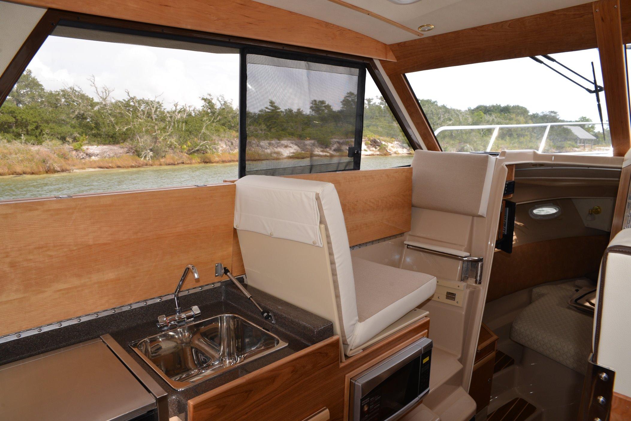 2019 Cutwater C-30 Command Bridge LE Cruiser for sale - YachtWorld