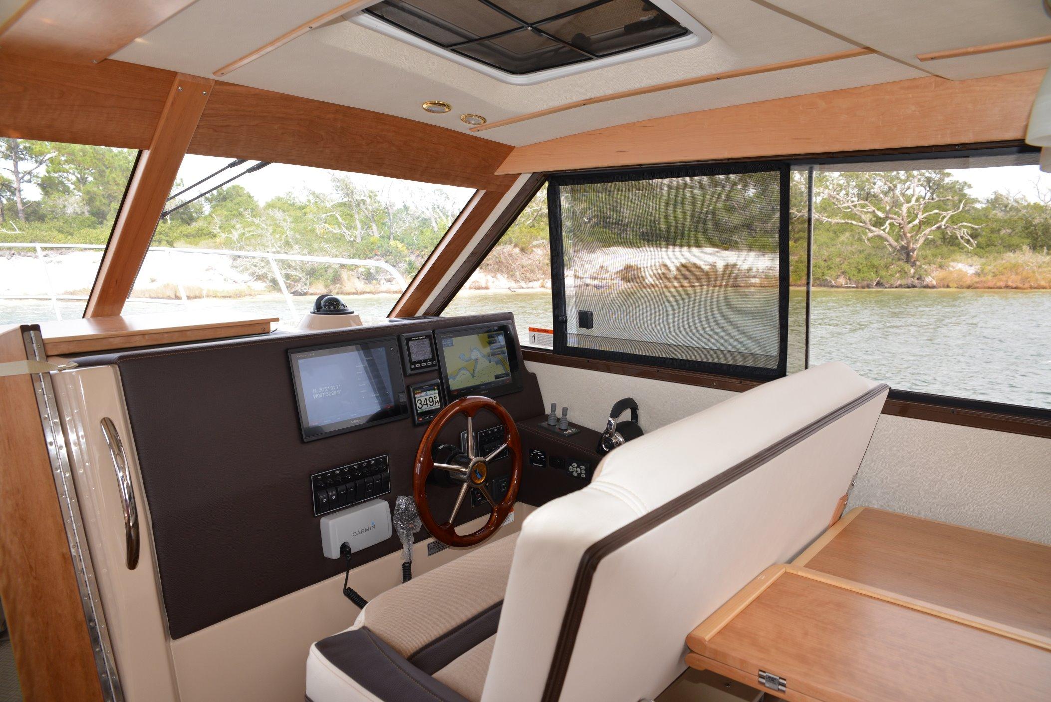 2019 Cutwater C-30 Command Bridge LE Cruiser for sale - YachtWorld