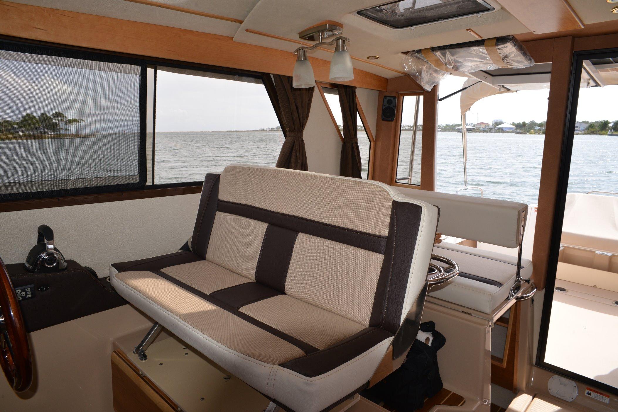 2019 Cutwater C-30 Command Bridge LE Cruiser for sale - YachtWorld