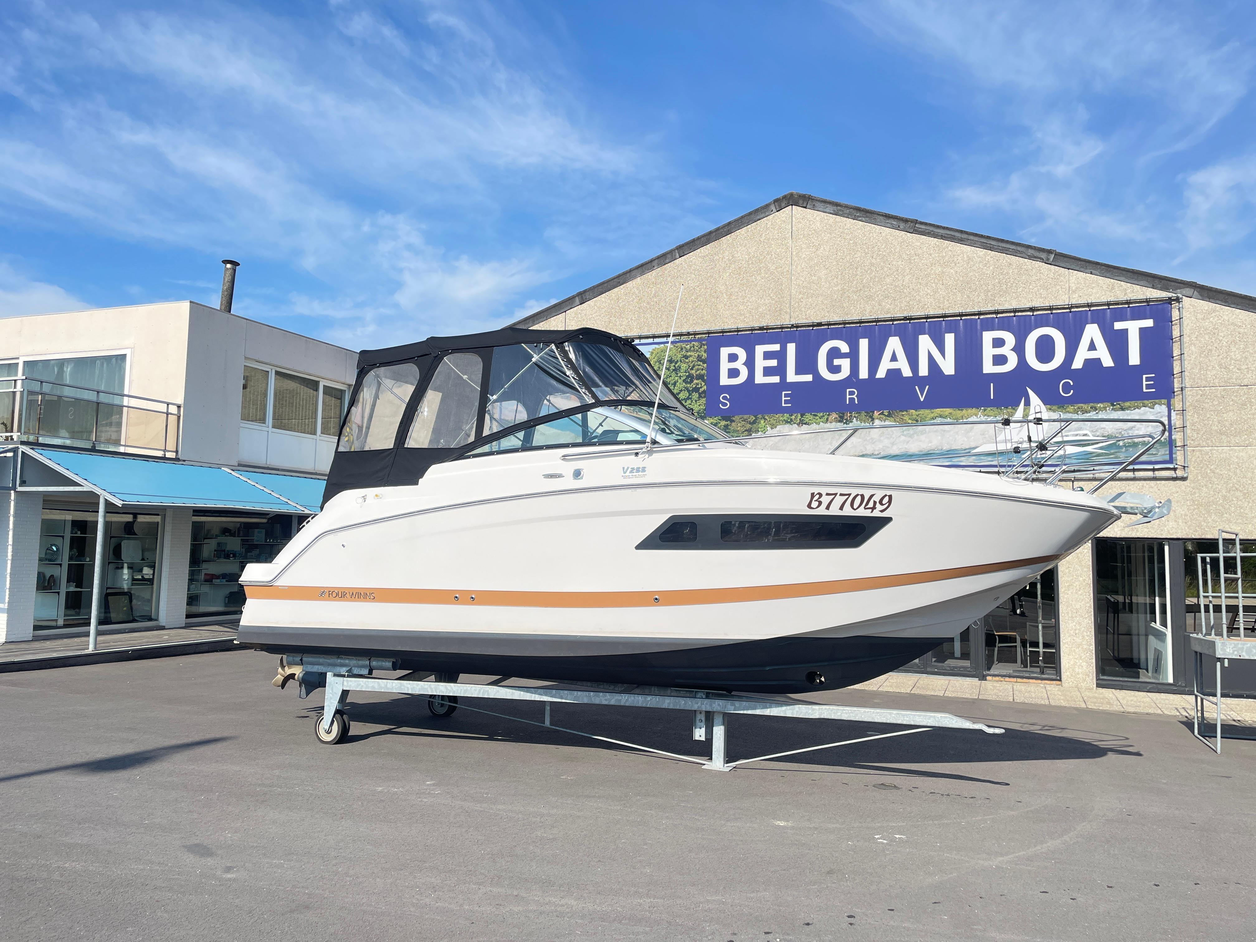 Used Four Winns V255 - iNautia