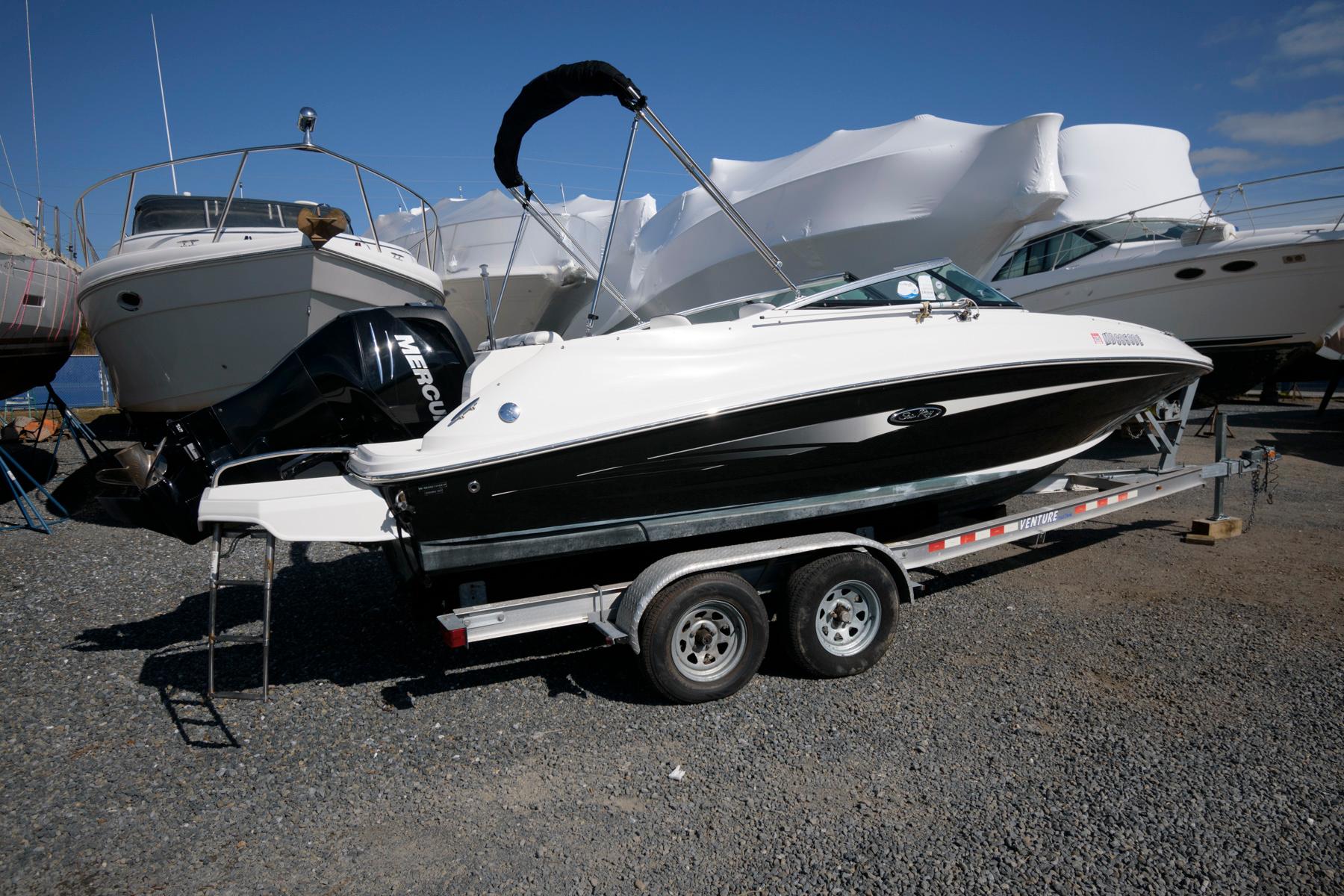 2014 Sea Ray 220 Sundeck Outboard Bowrider for sale - YachtWorld