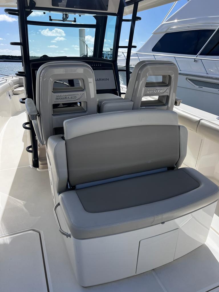 2022 Boston Whaler 33 OUTRAGE Center Console for sale - YachtWorld
