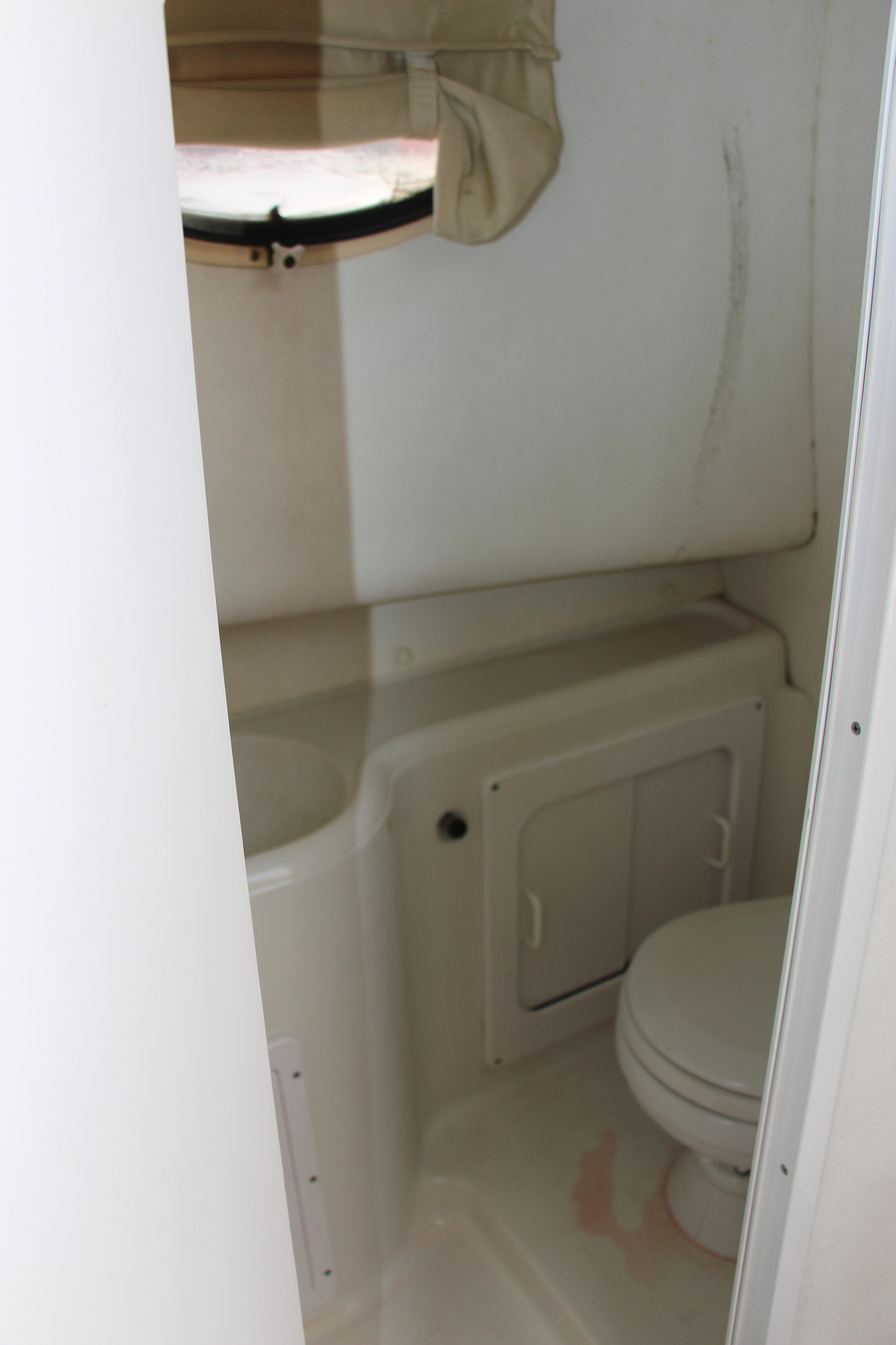 2005 Pro-Line 29 Express Walkaround for sale - YachtWorld