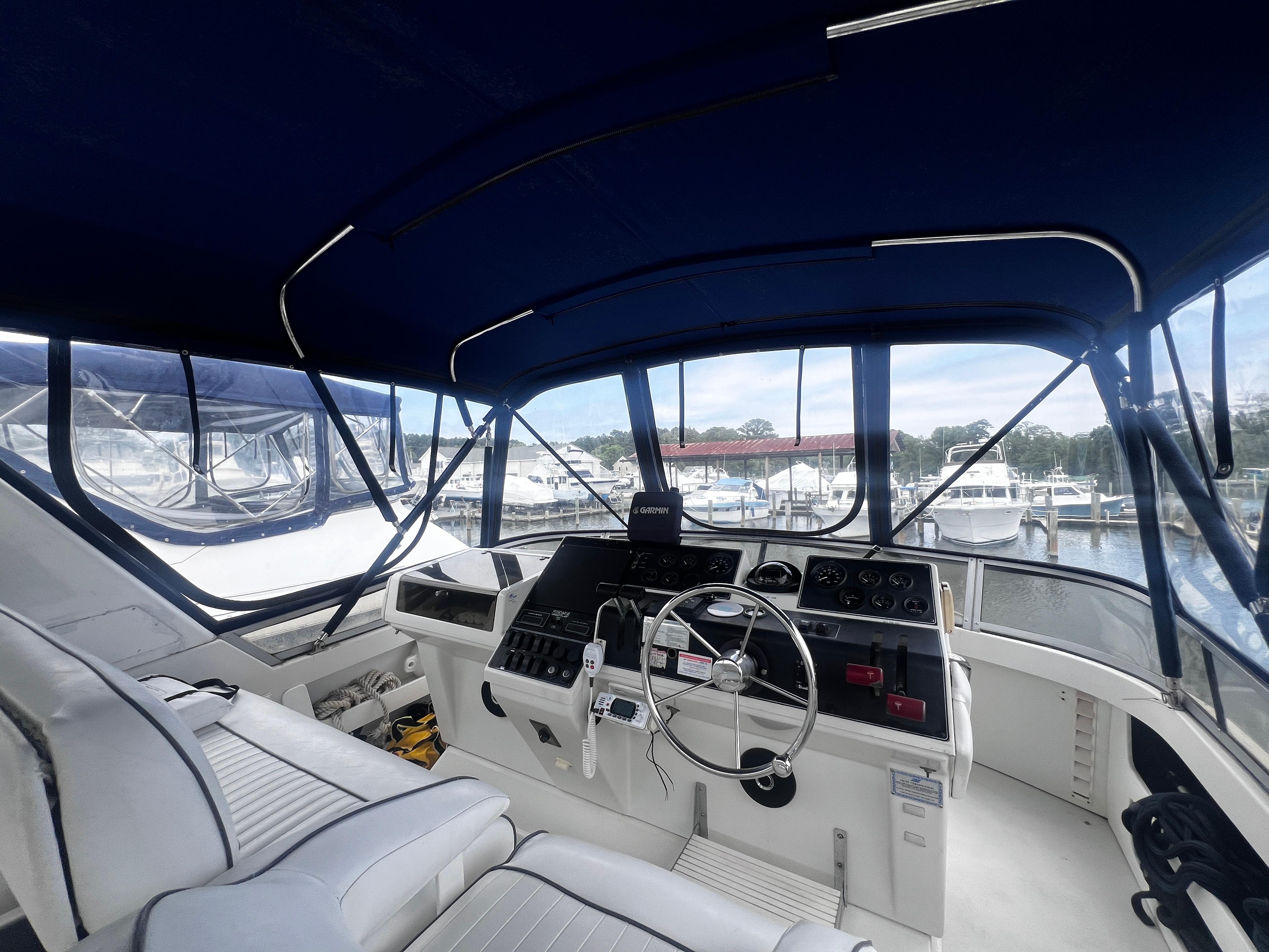 1993 Carver 350 Aft Cabin Aft Cabin for sale - YachtWorld