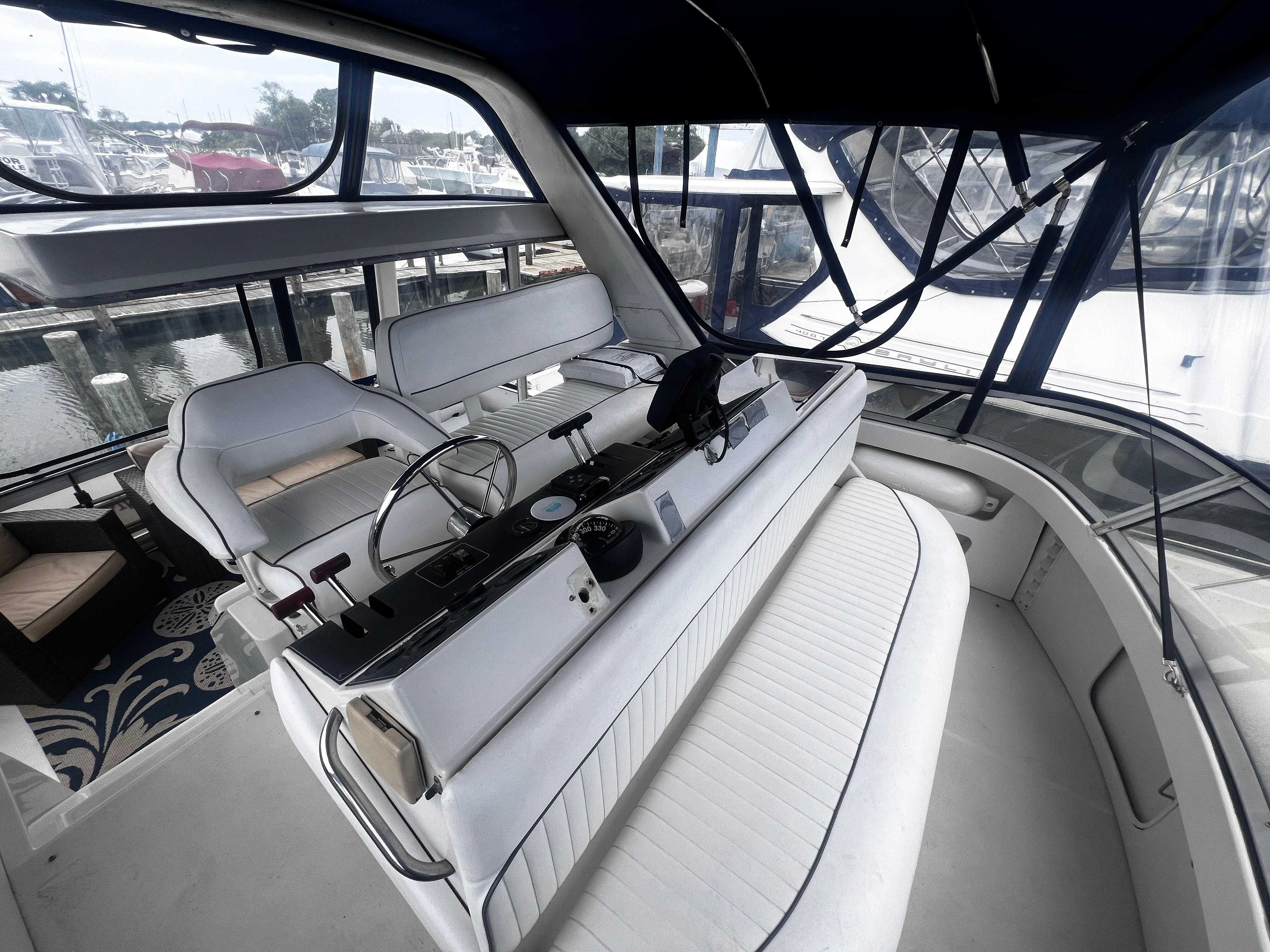 1993 Carver 350 Aft Cabin Aft Cabin for sale - YachtWorld