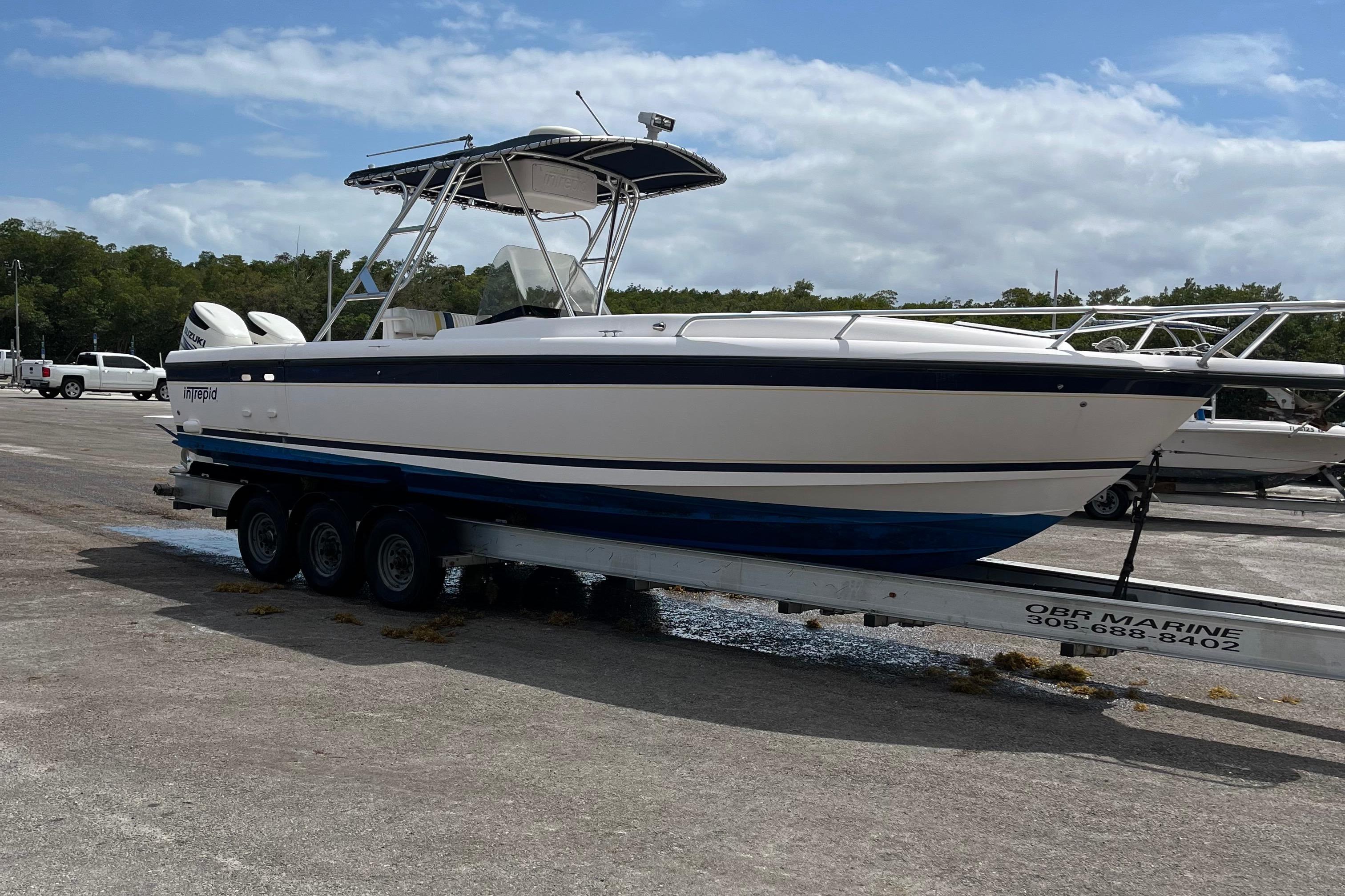 2002 Intrepid 323 Cuddy Cuddy Cabin for sale - YachtWorld