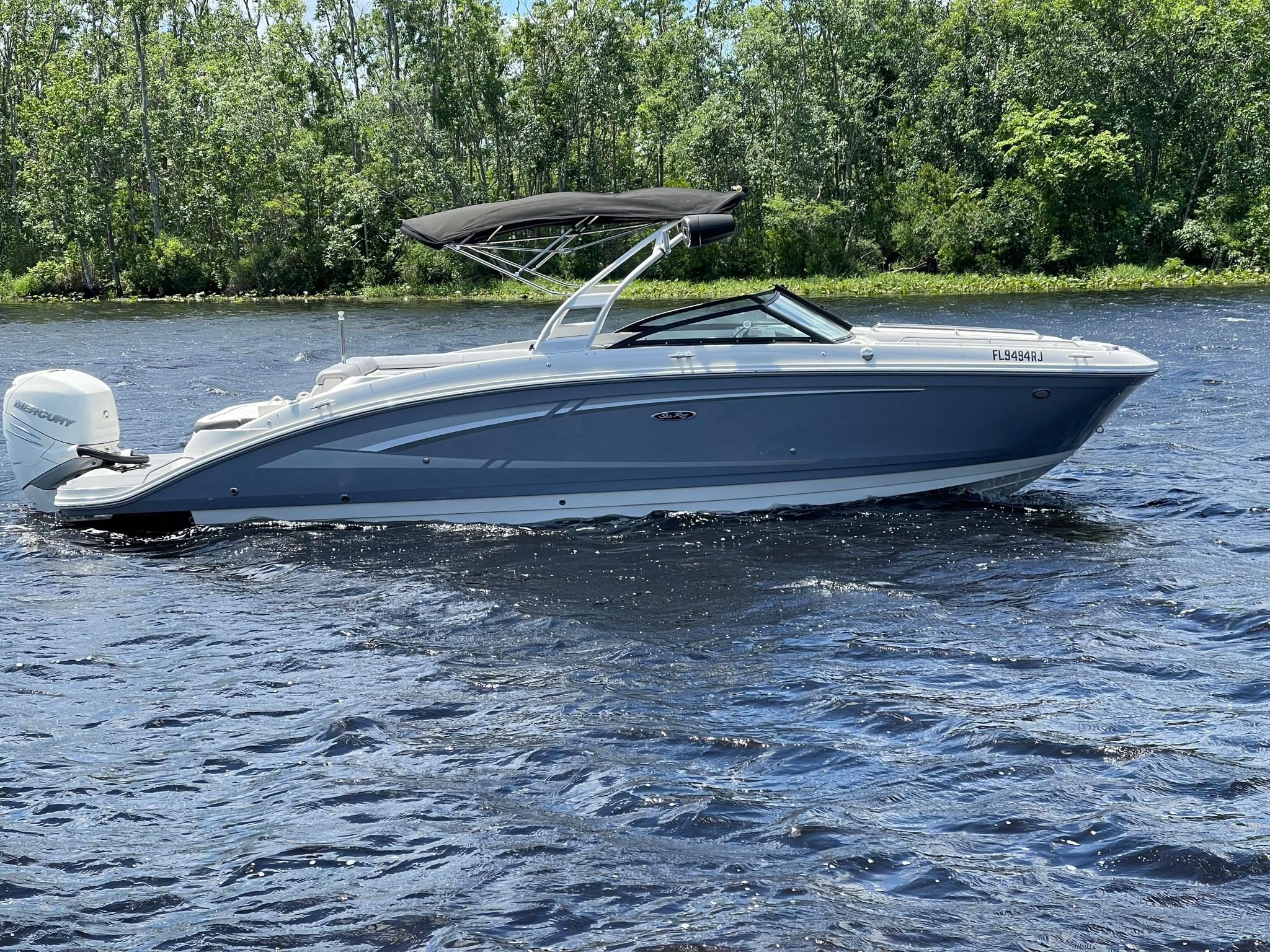 2017 Sea Ray 270 SDX OB Ski and Wakeboard for sale - YachtWorld