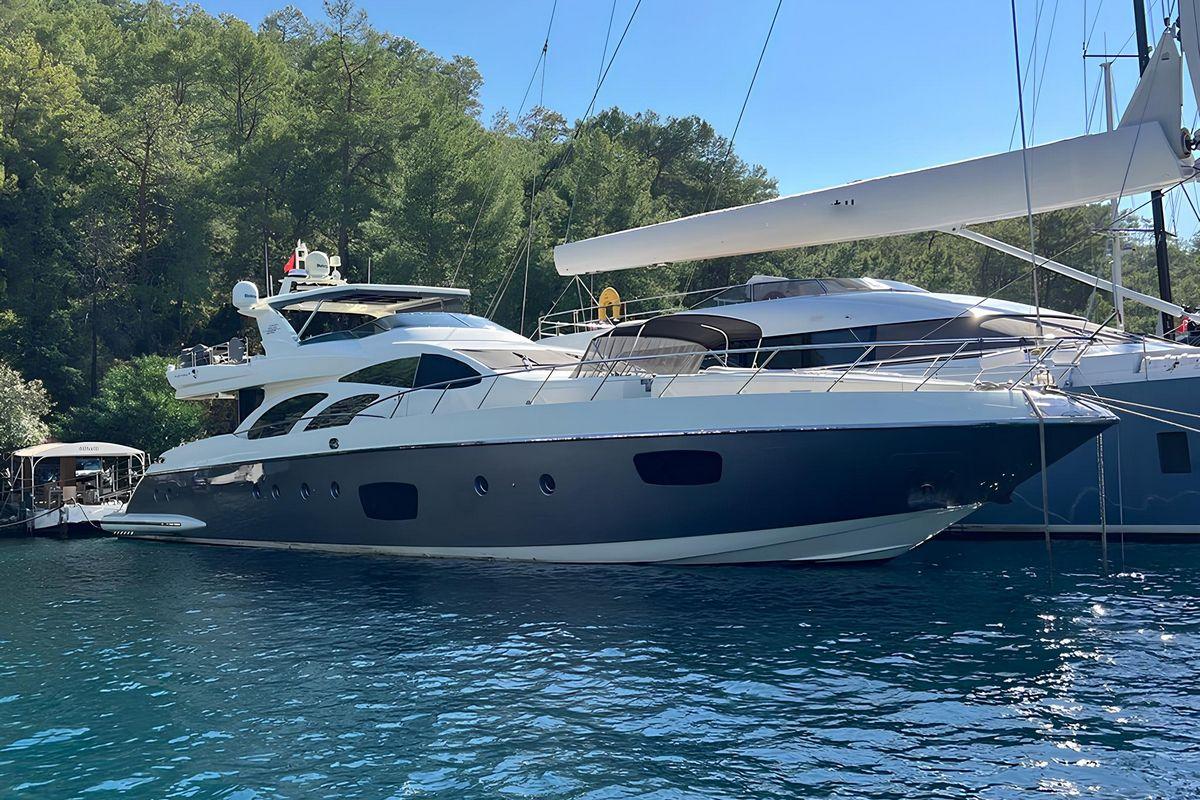 Azimut 98 Leonardo | 2009 | 30m | Boatshop24