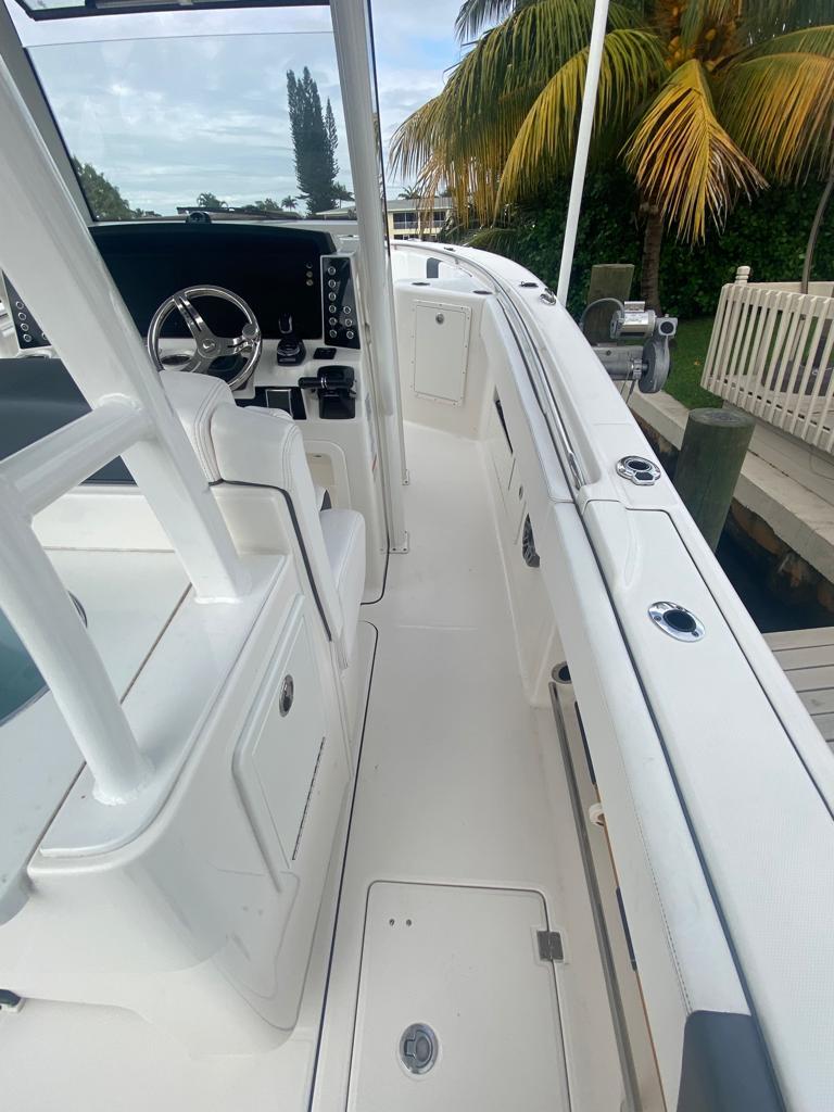 2021 Robalo 2021 Robalo R302 Center Console for sale - YachtWorld