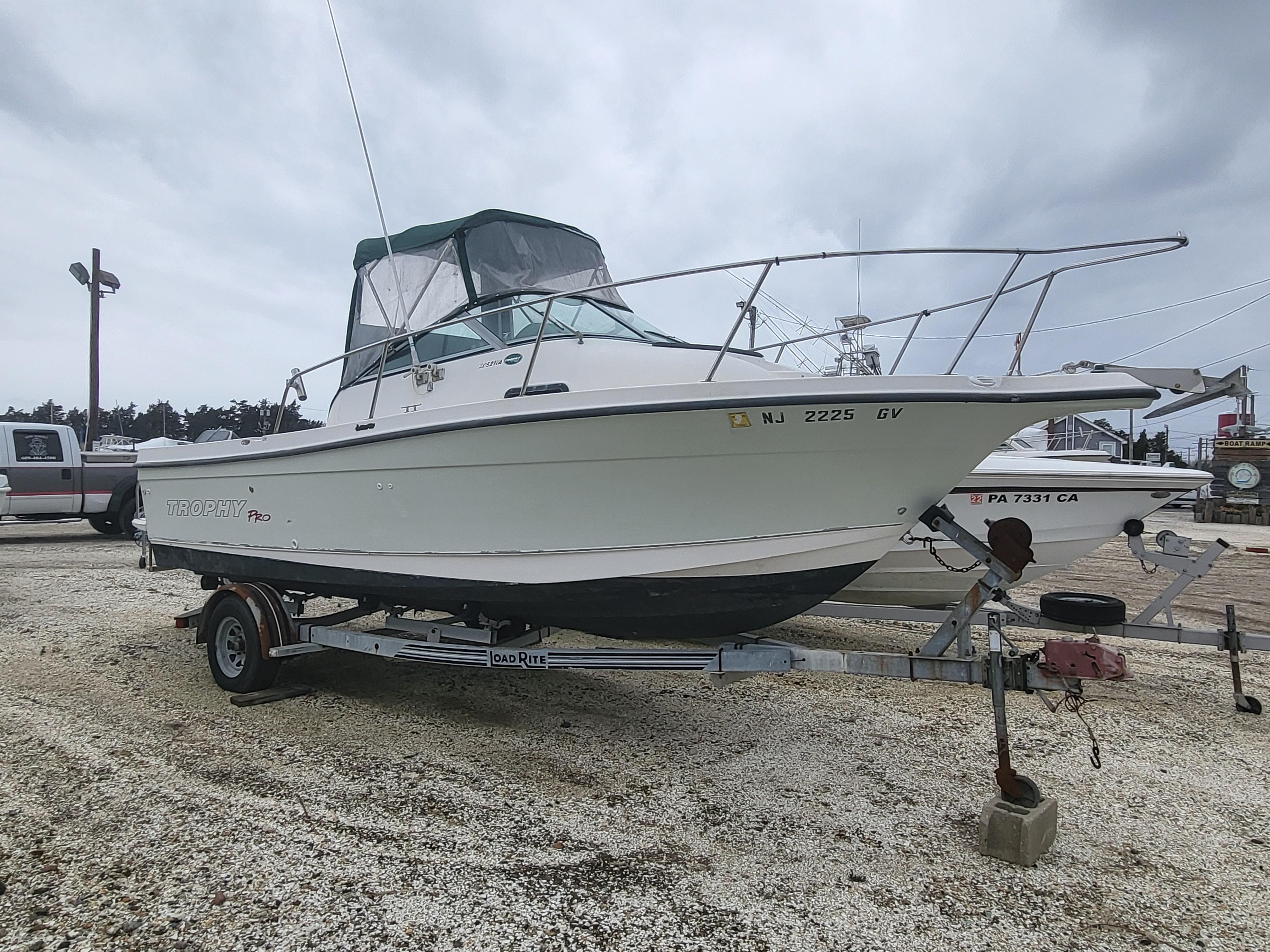 2004 Trophy 2052 Walkaround Walkaround for sale - YachtWorld