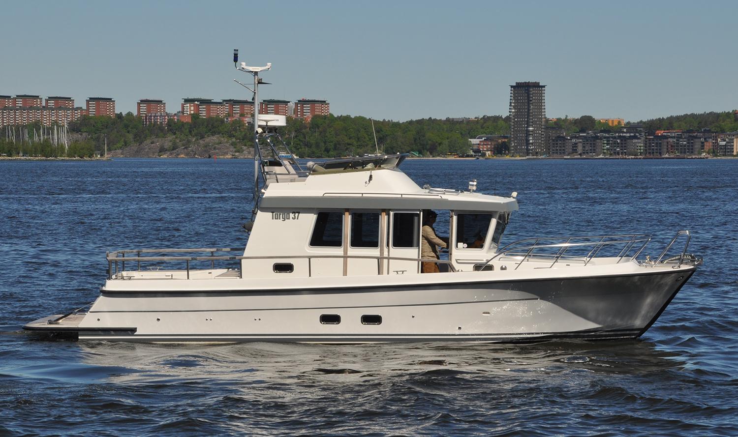 2010 Targa 37 HiFly Motor Yachts for sale - YachtWorld