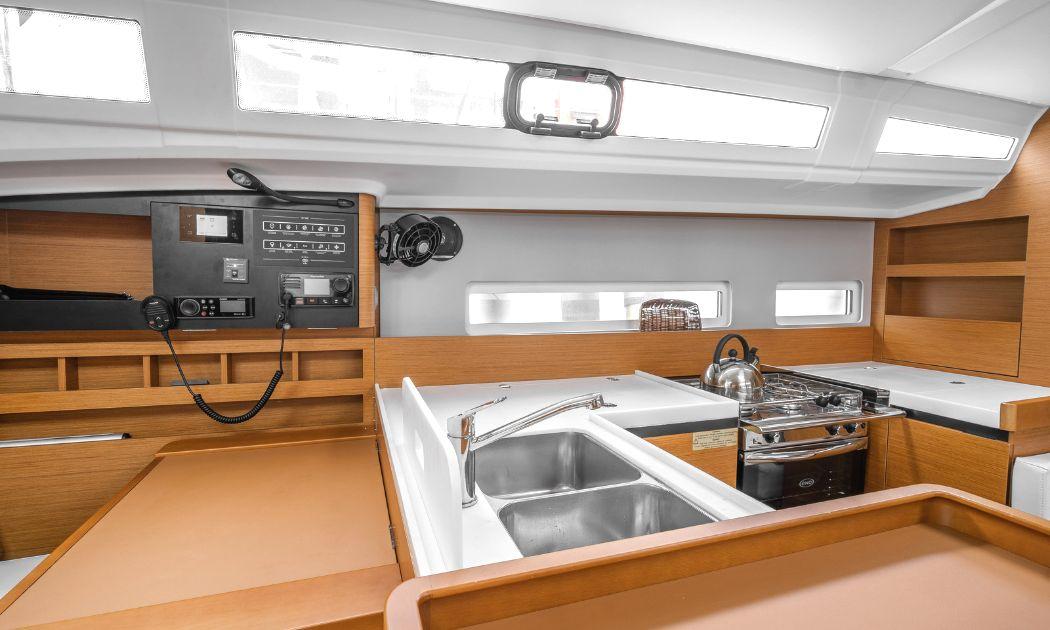 2021 Jeanneau Sun Odyssey 410 Sloop for sale - YachtWorld