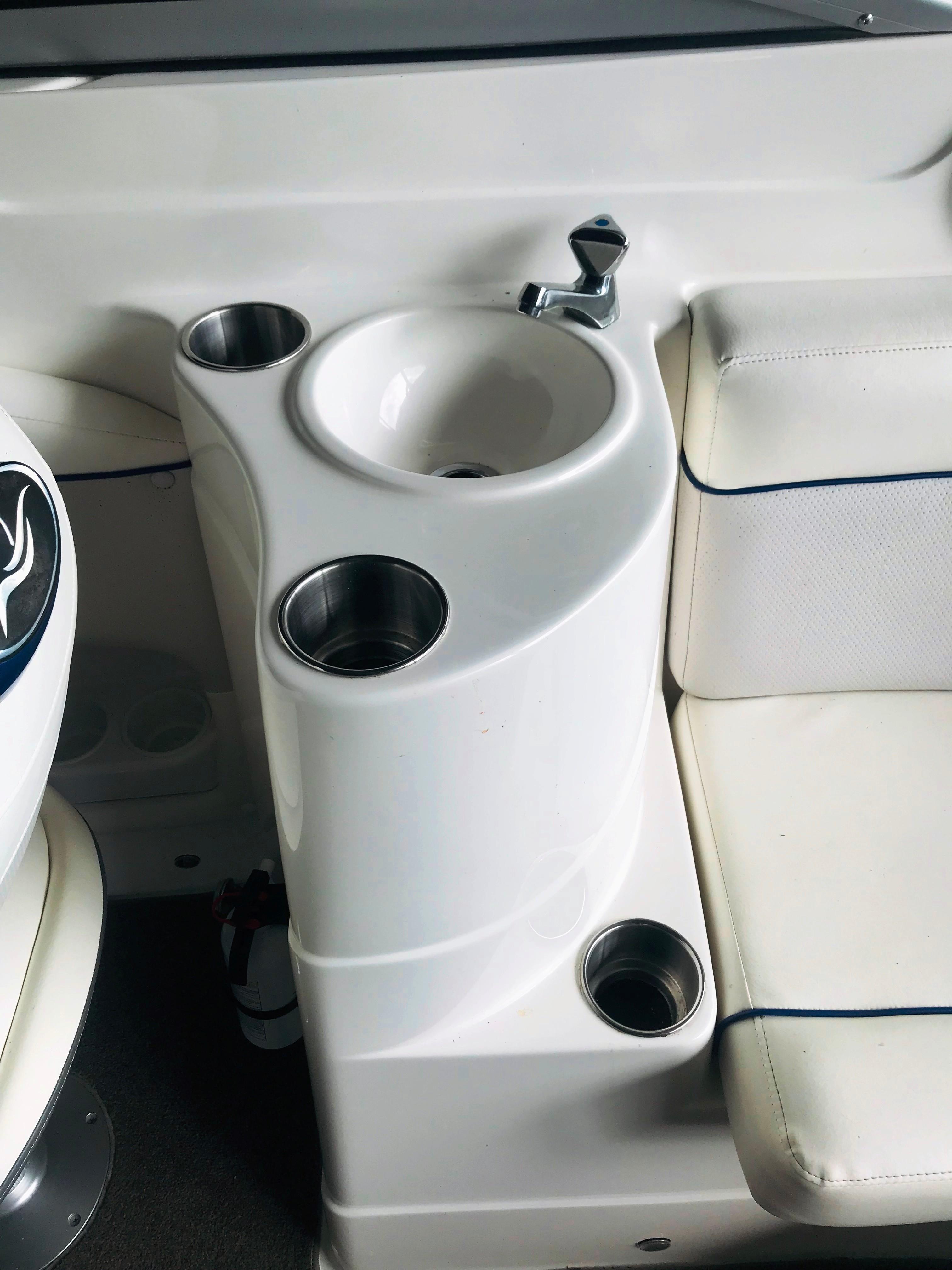 2008 Rinker 246 Captiva Bowrider for sale - YachtWorld