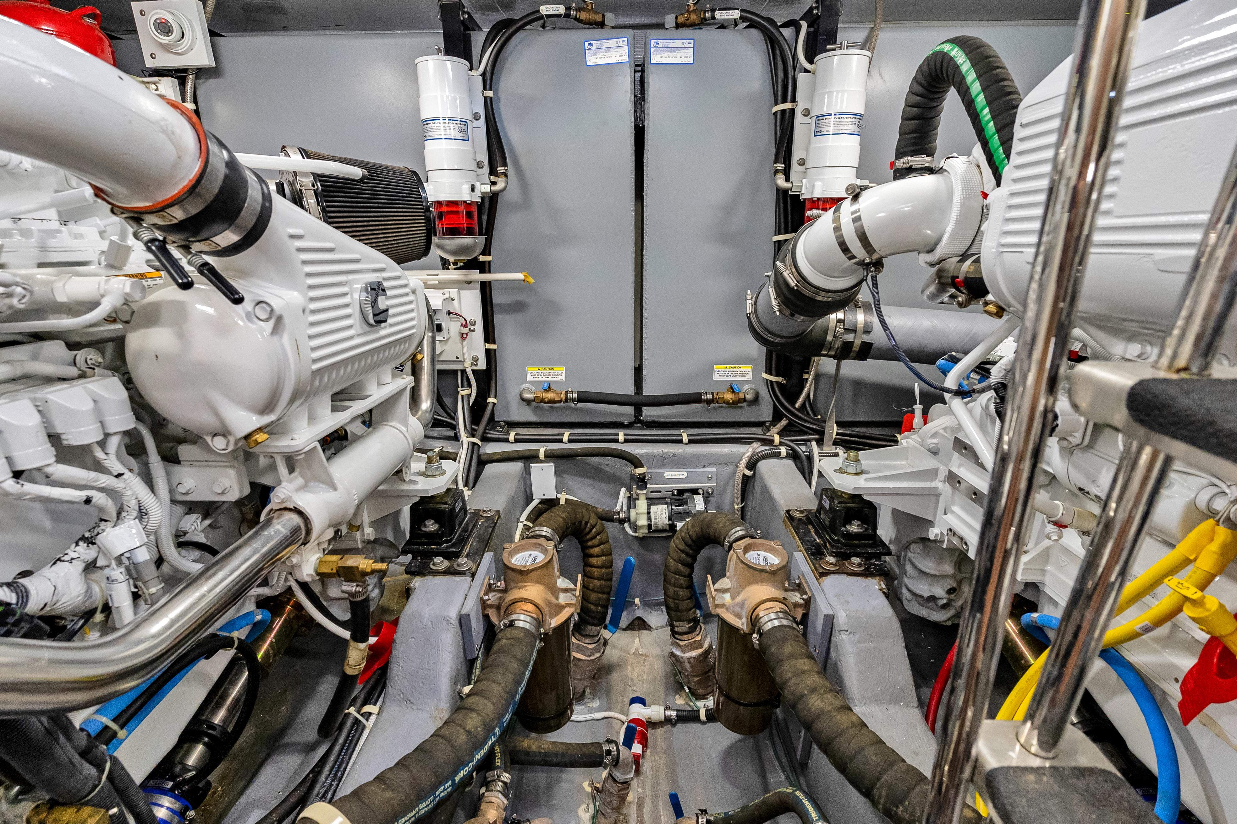 2020 Carver C52 Command Bridge Cruiser for sale - YachtWorld