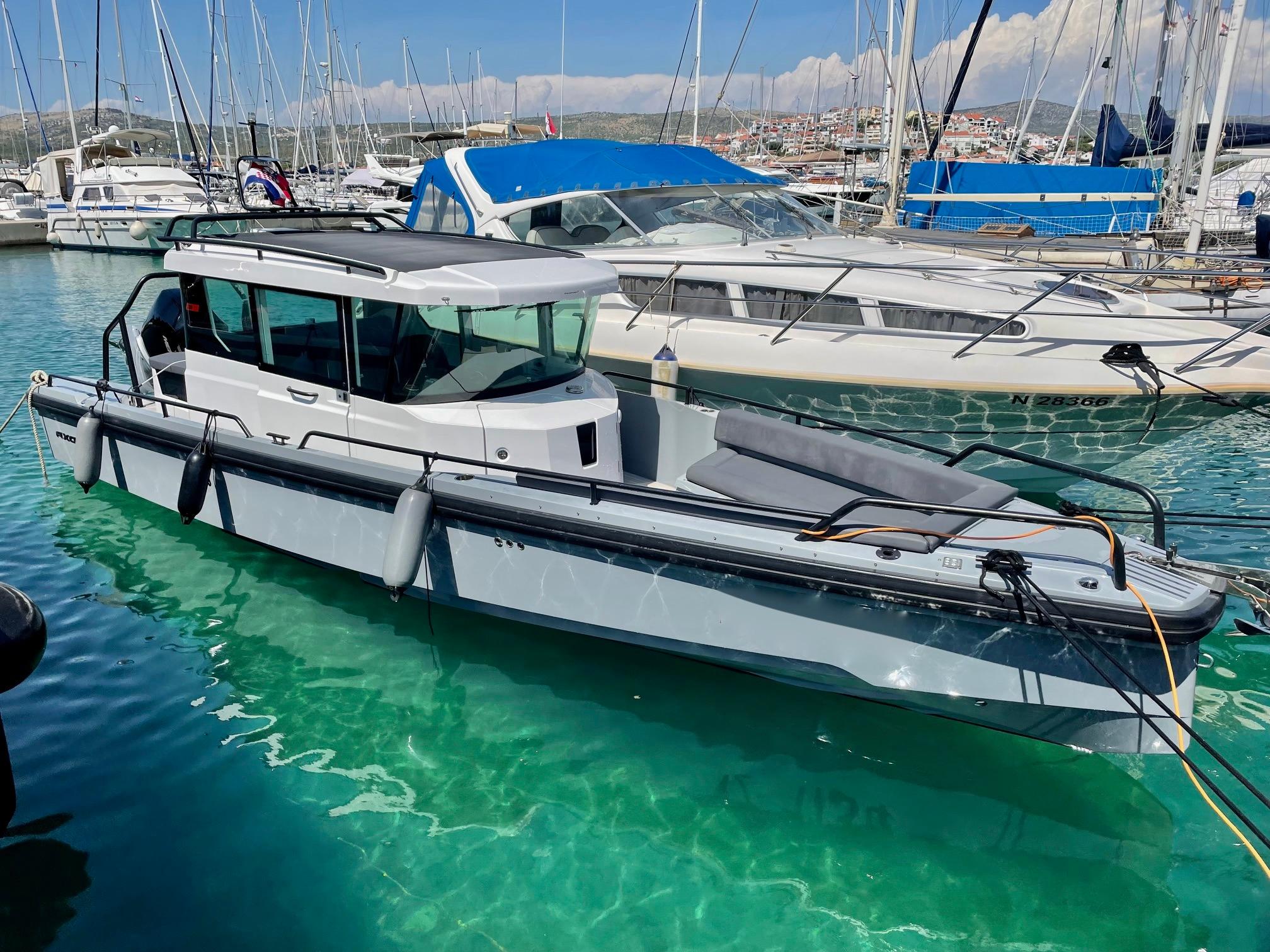 Axopar 28 Cabin Brabus | 2019 | 9m | Boatshop24