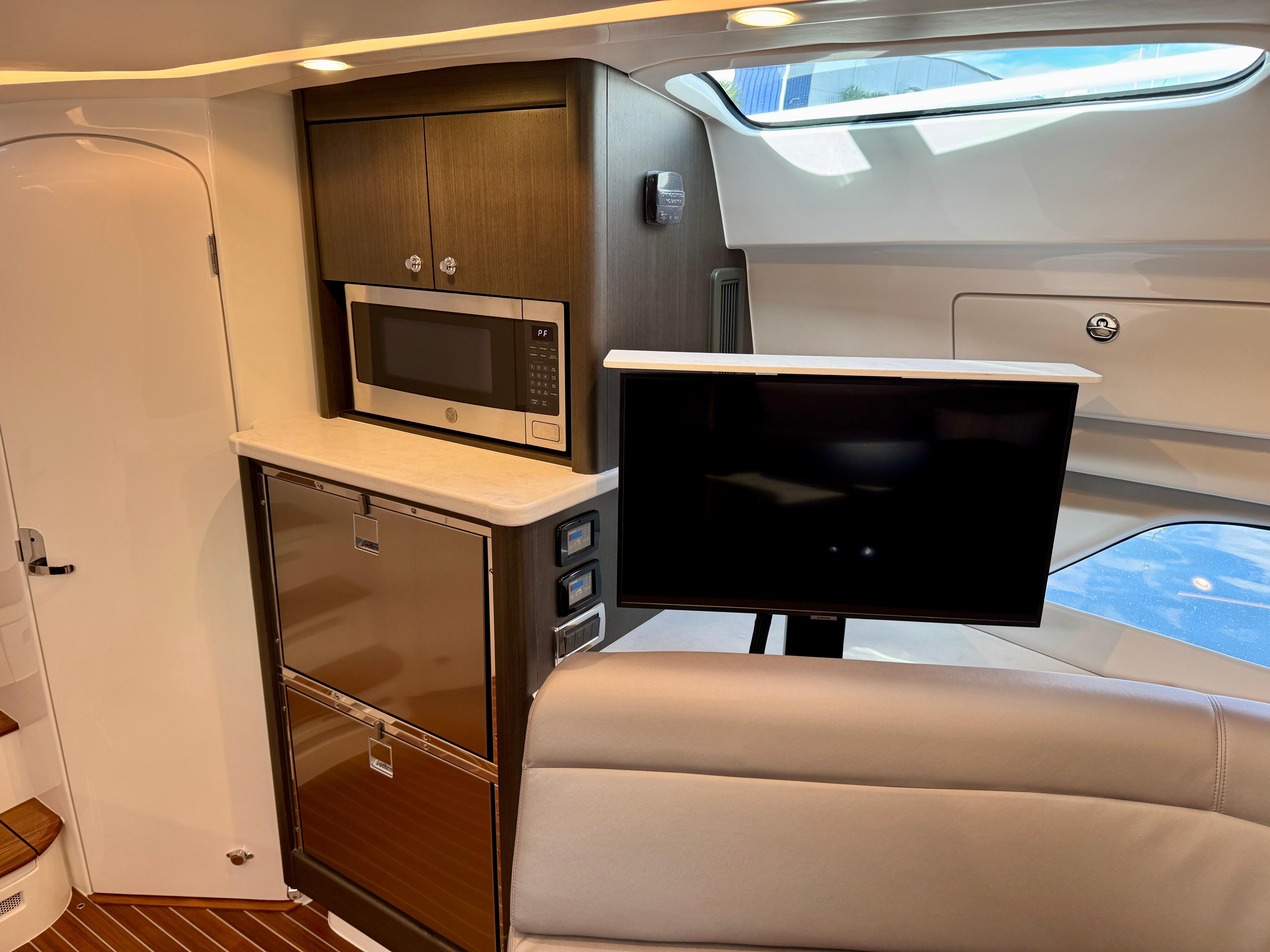 2025 Intrepid 438 Evolution Motor Yachts for sale - YachtWorld