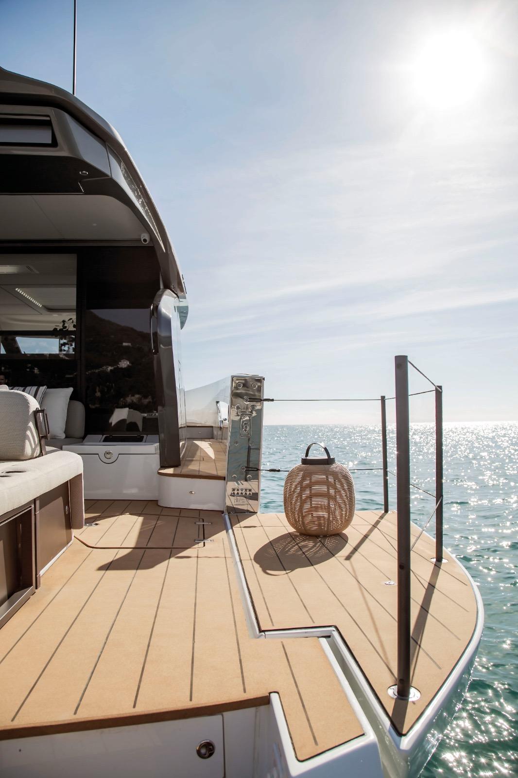 2025 Azimut Seadeck 6 Motor Yachts for sale - YachtWorld