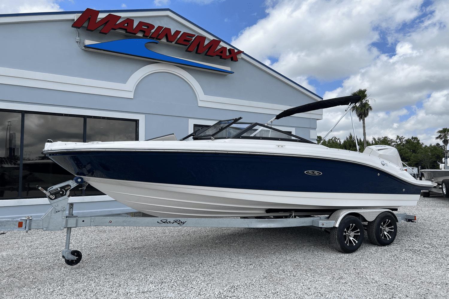 2023 Sea Ray SPX 210 Outboard Runabout for sale - YachtWorld