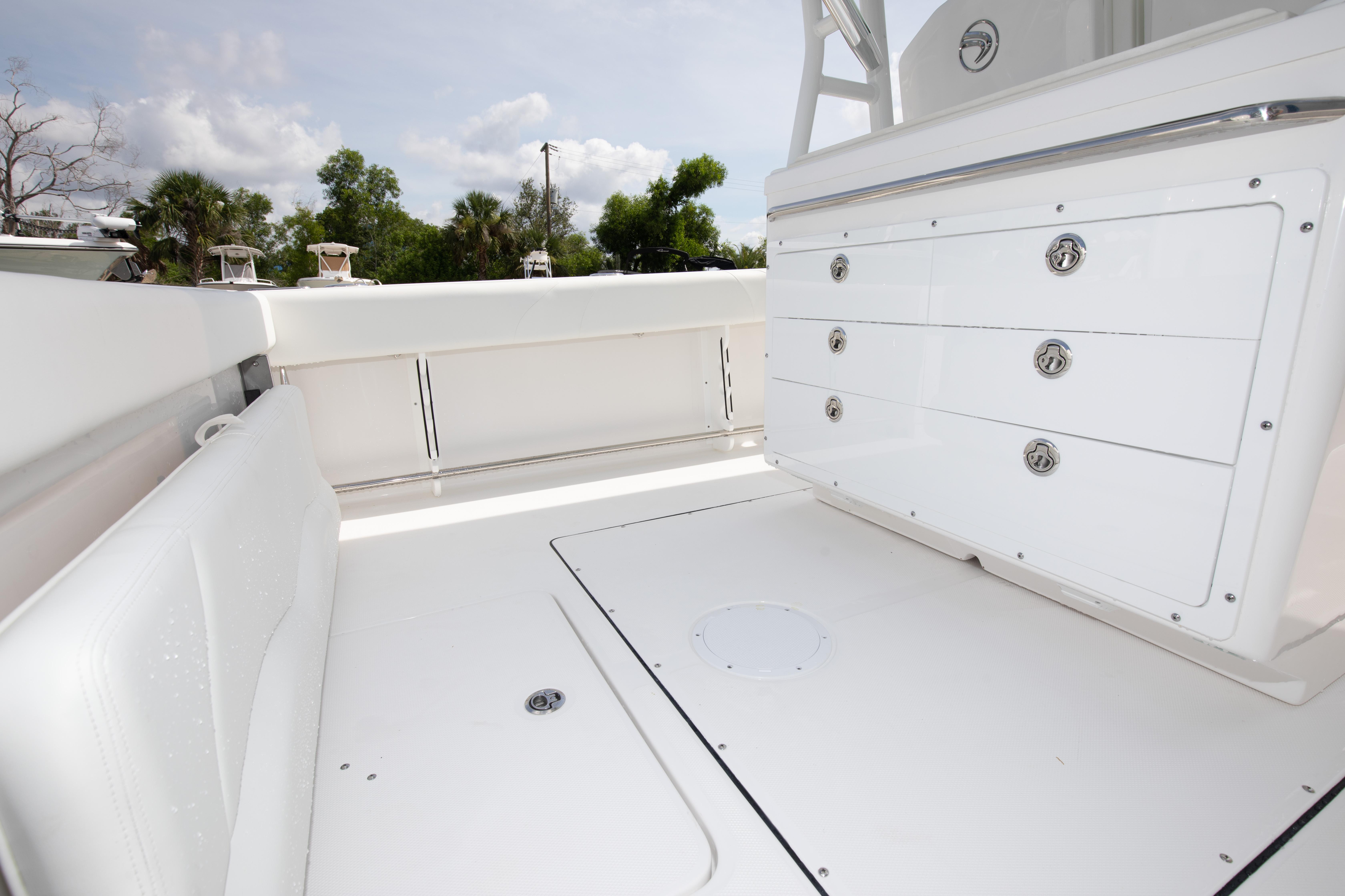 2023 Edgewater 325CC Bateaux à console centrale à vendre - YachtWorld