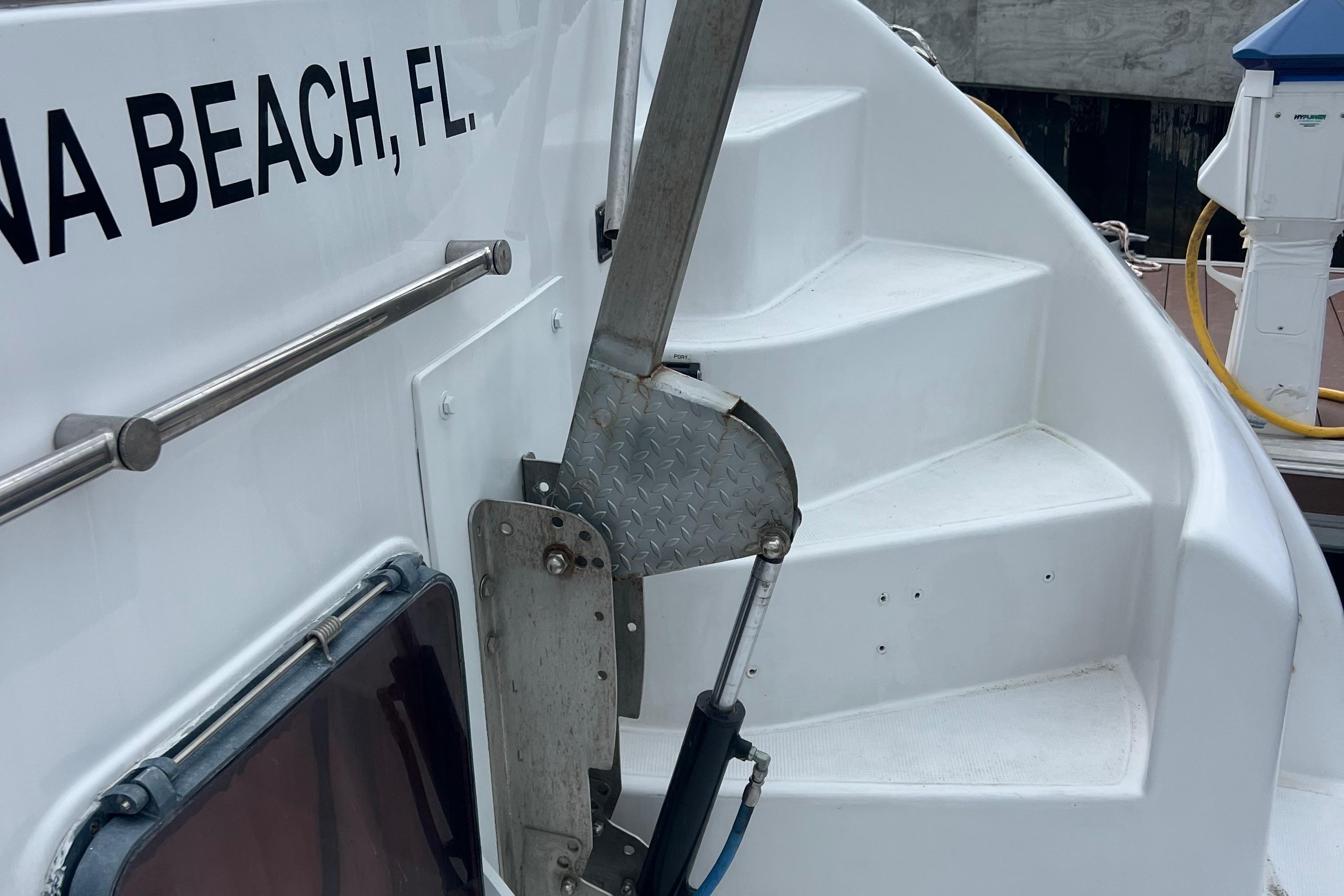 1998 Hyatt 51 Aft Cabin Motor Yacht Aft Cabin for sale - YachtWorld