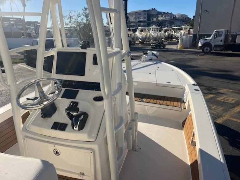 2023 Pathfinder Hybrid 2500 Bay for sale - YachtWorld