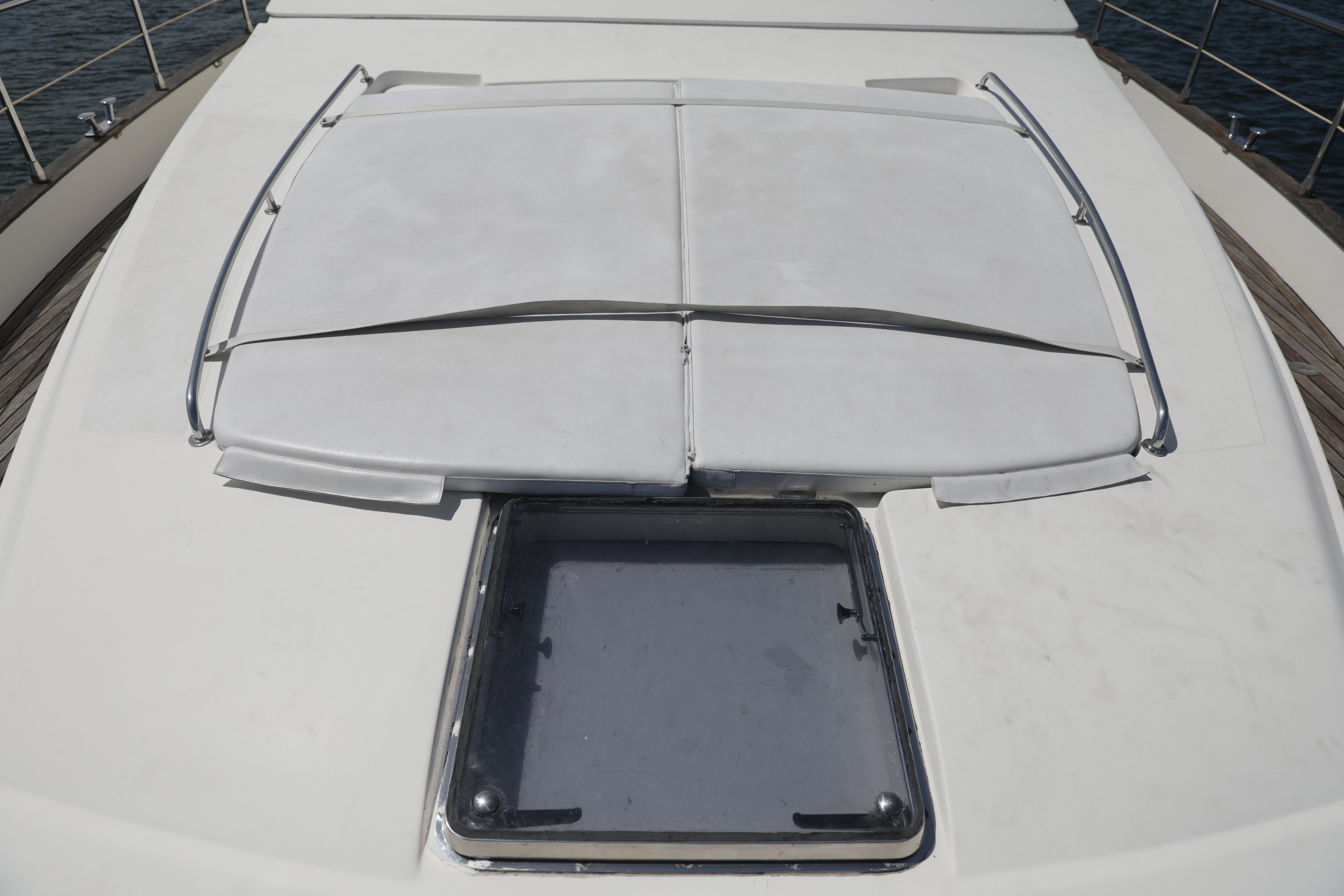 2001 VZ 56 FLY Yates a motor en venta - YachtWorld