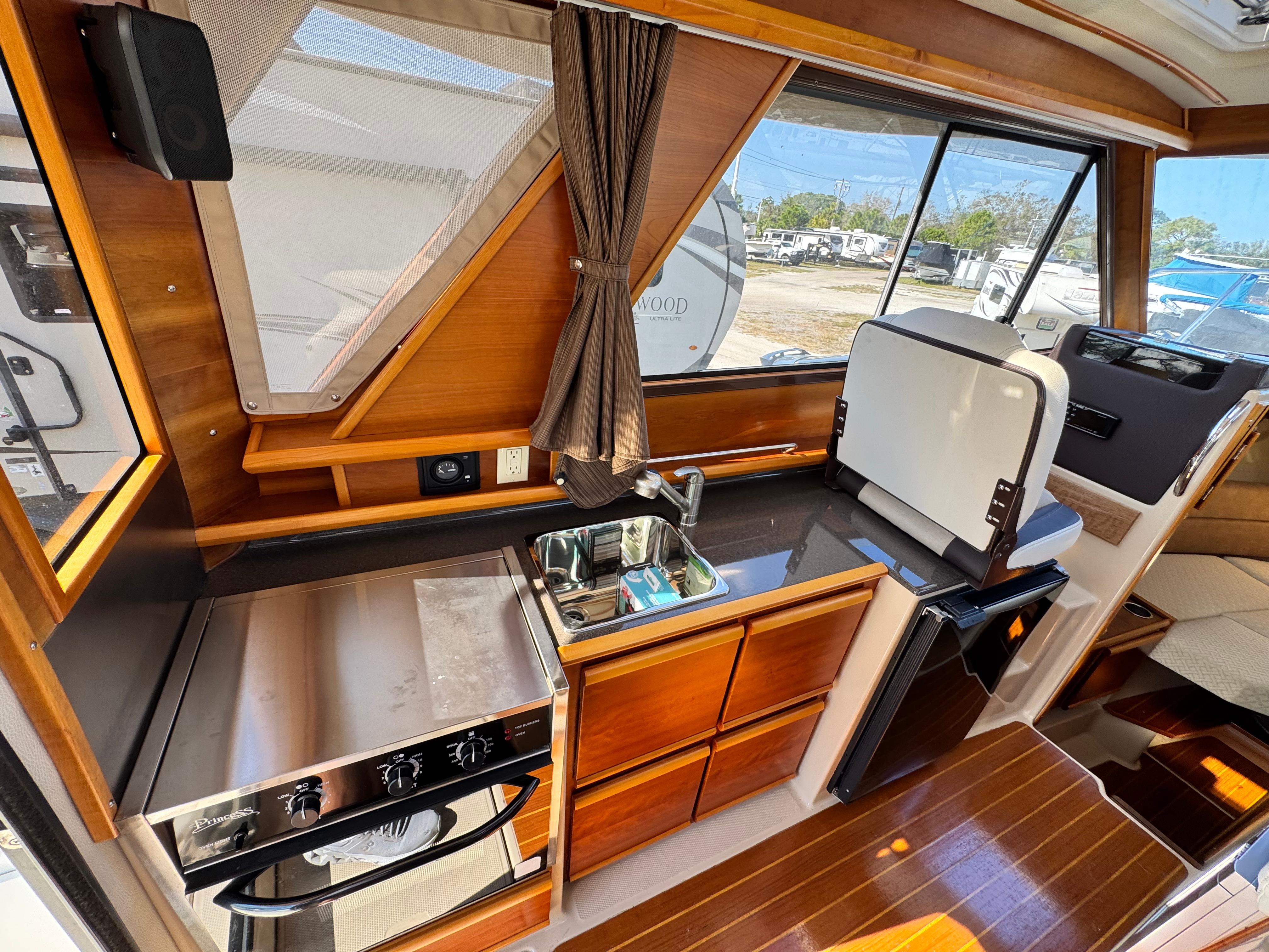 2016 Cutwater C-28 Pilothouse for sale - YachtWorld