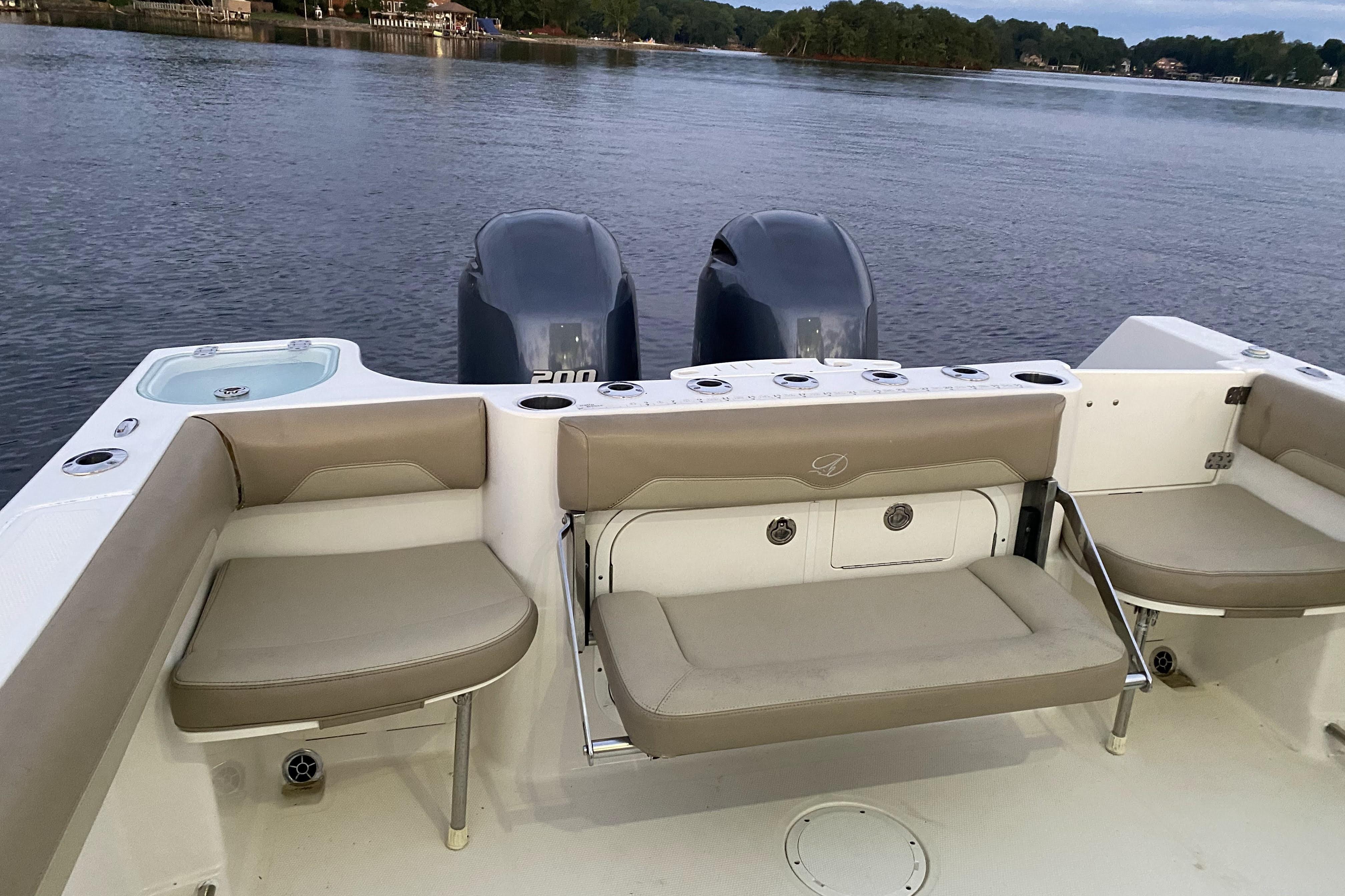 2020 Sailfish 270 WAC Walkaround for sale - YachtWorld