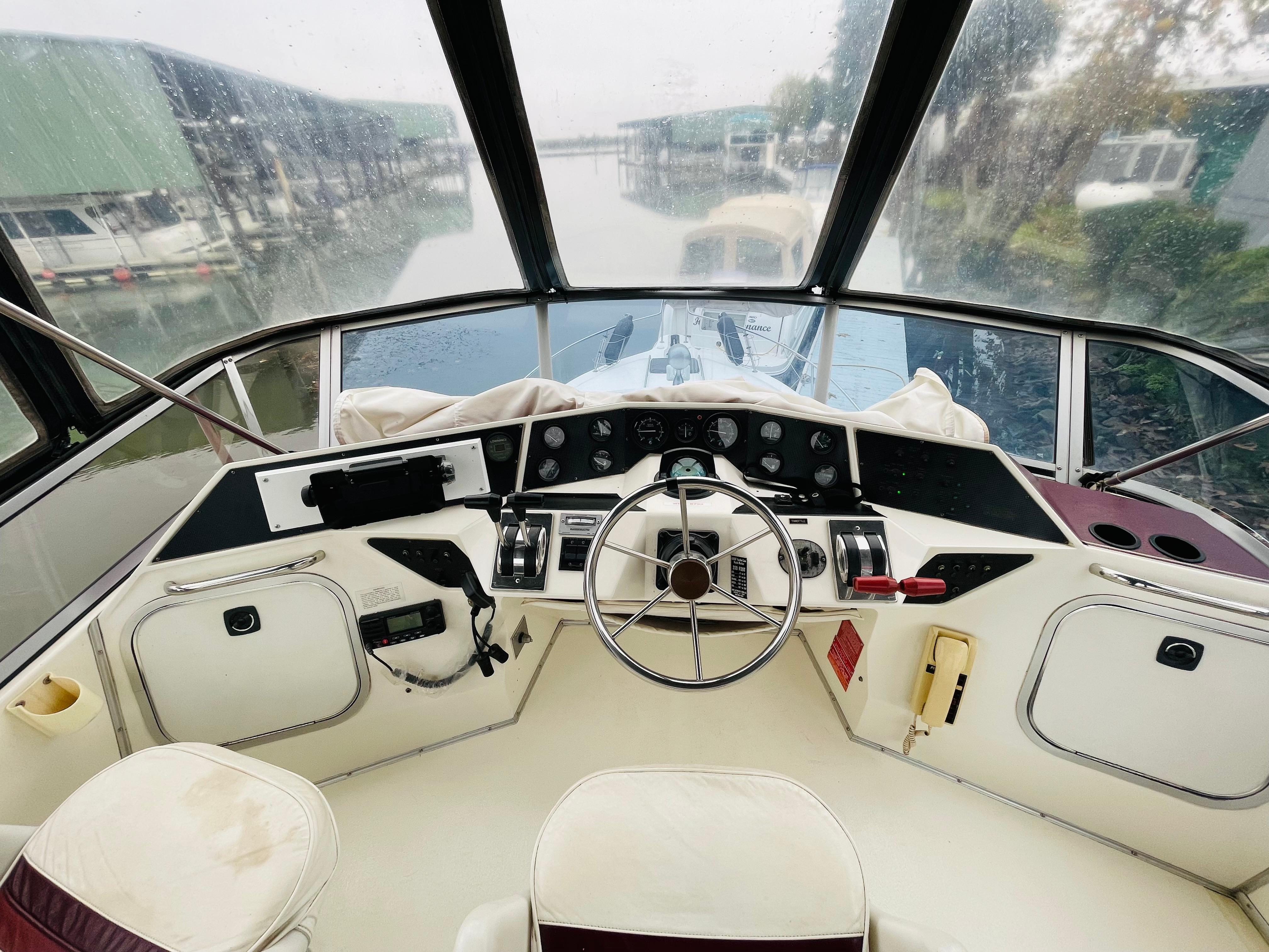 1989 Sea Ray 300 Sedan Bridge Flybridge for sale - YachtWorld