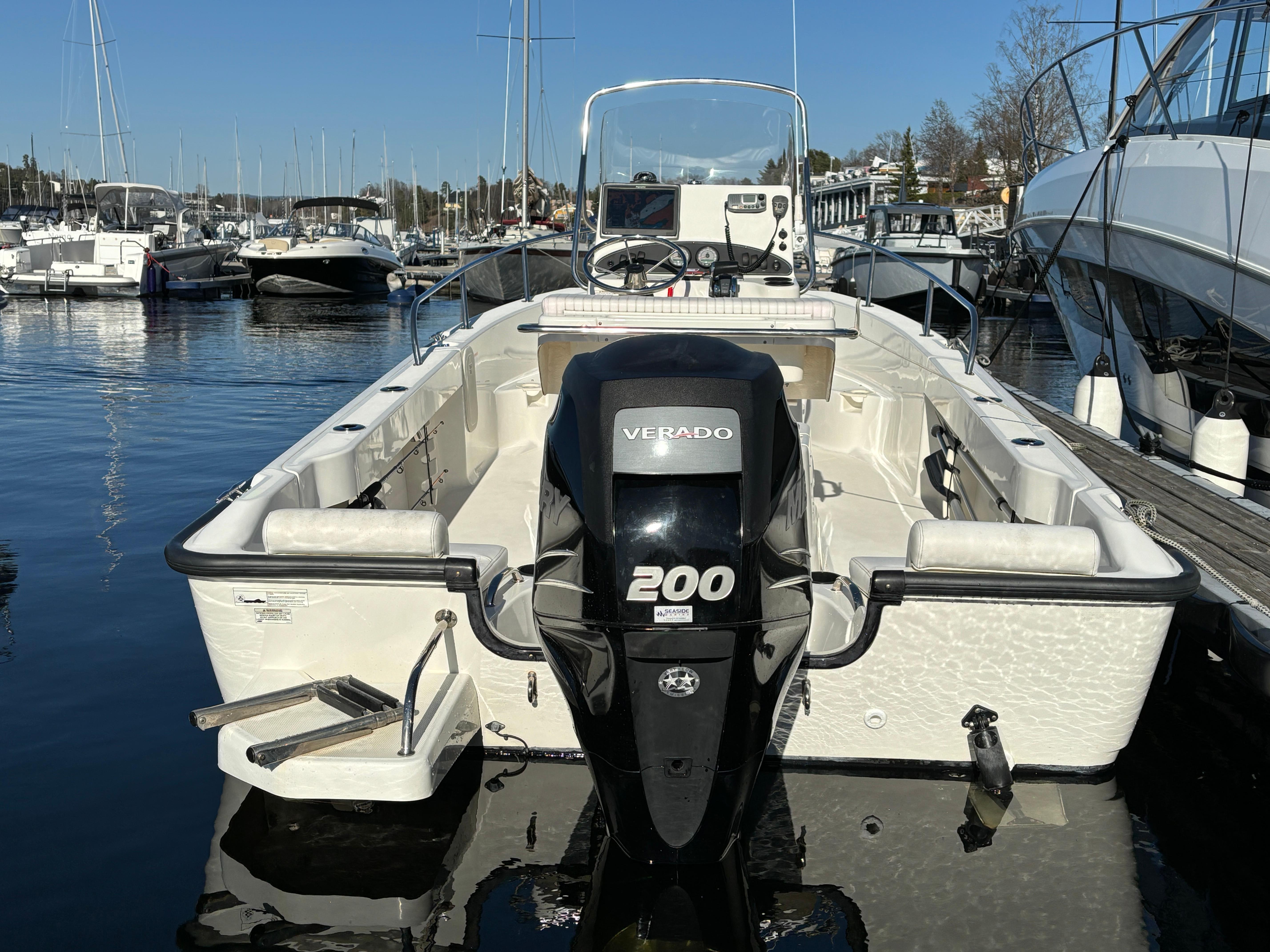 2015 Boston Whaler 190 Outrage Center Console for sale - YachtWorld
