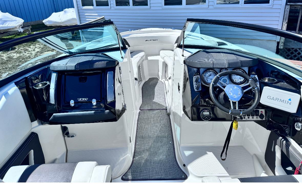 2016 Larson LXi 238 IO Bowrider for sale - YachtWorld