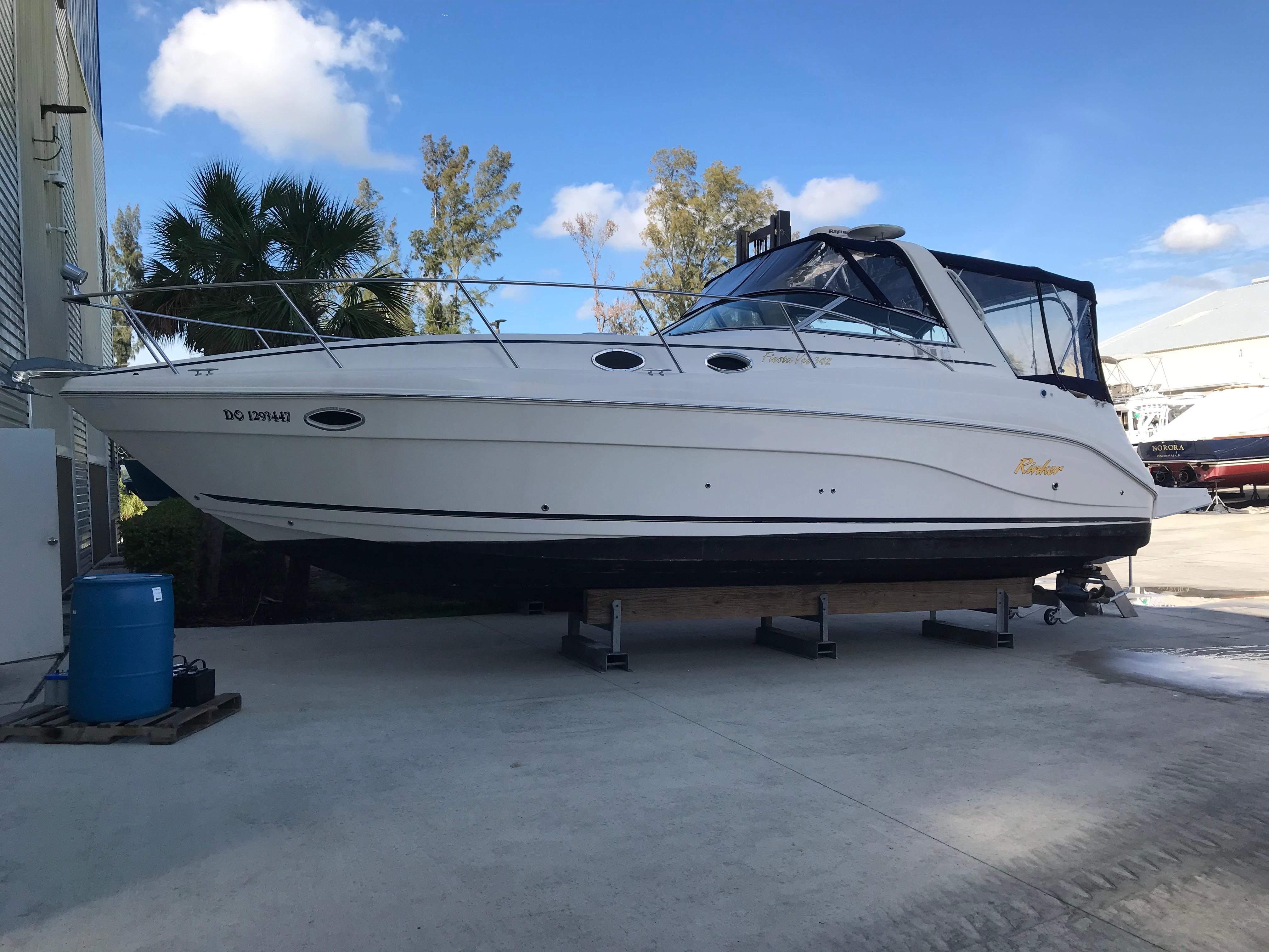 2003 Rinker 342 Fiesta Vee Express Cruiser for sale - YachtWorld