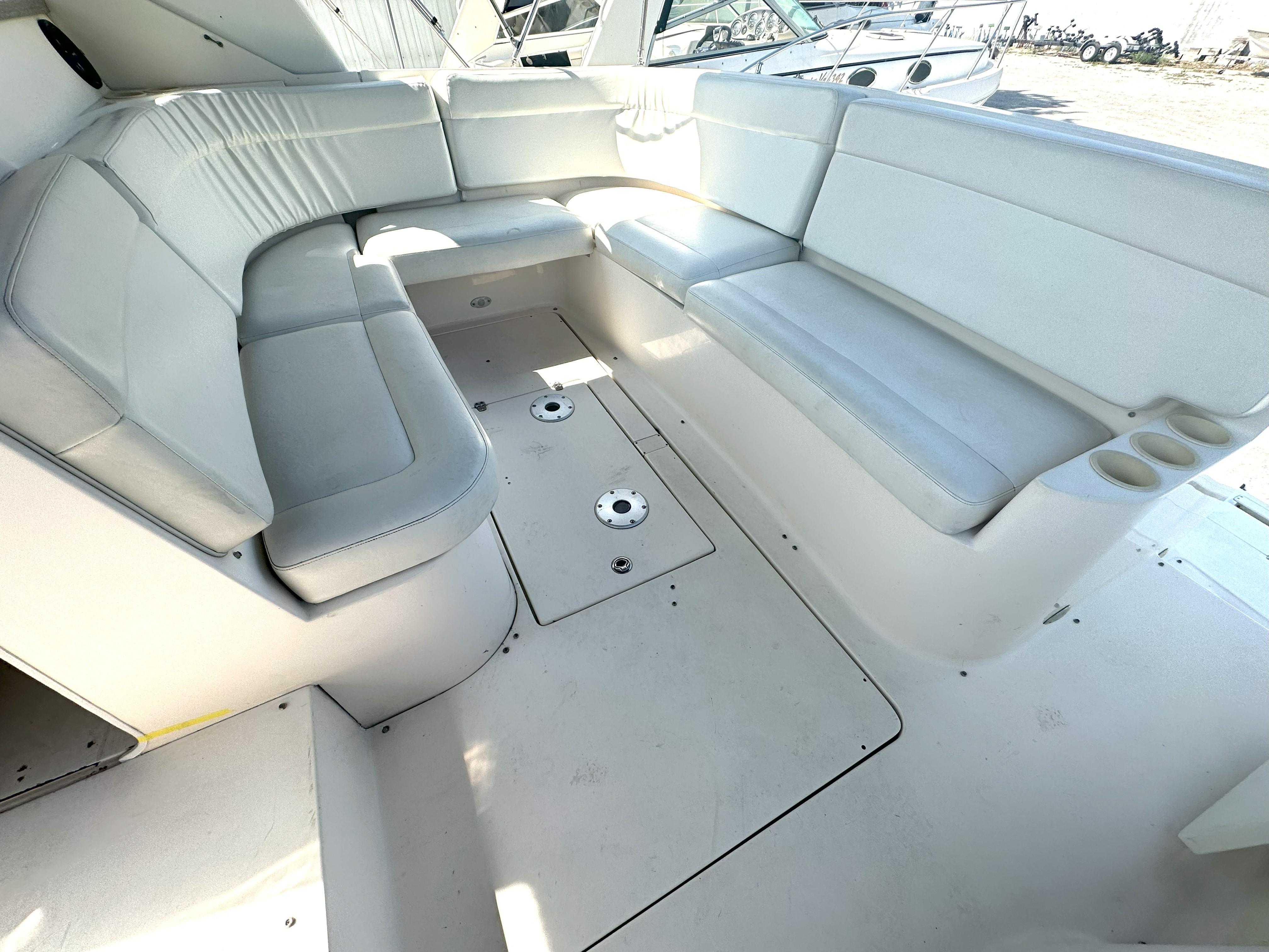 2004 Rinker 410 Fiesta Vee Cruiser for sale - YachtWorld