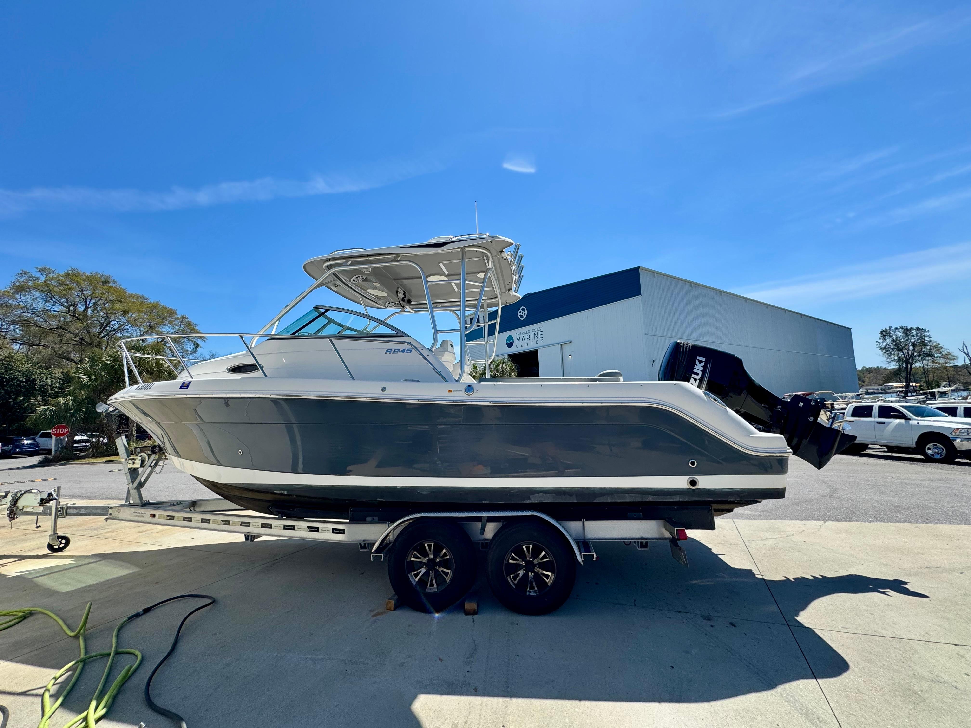 2015 Robalo R245 Walkaround Walkaround for sale - YachtWorld