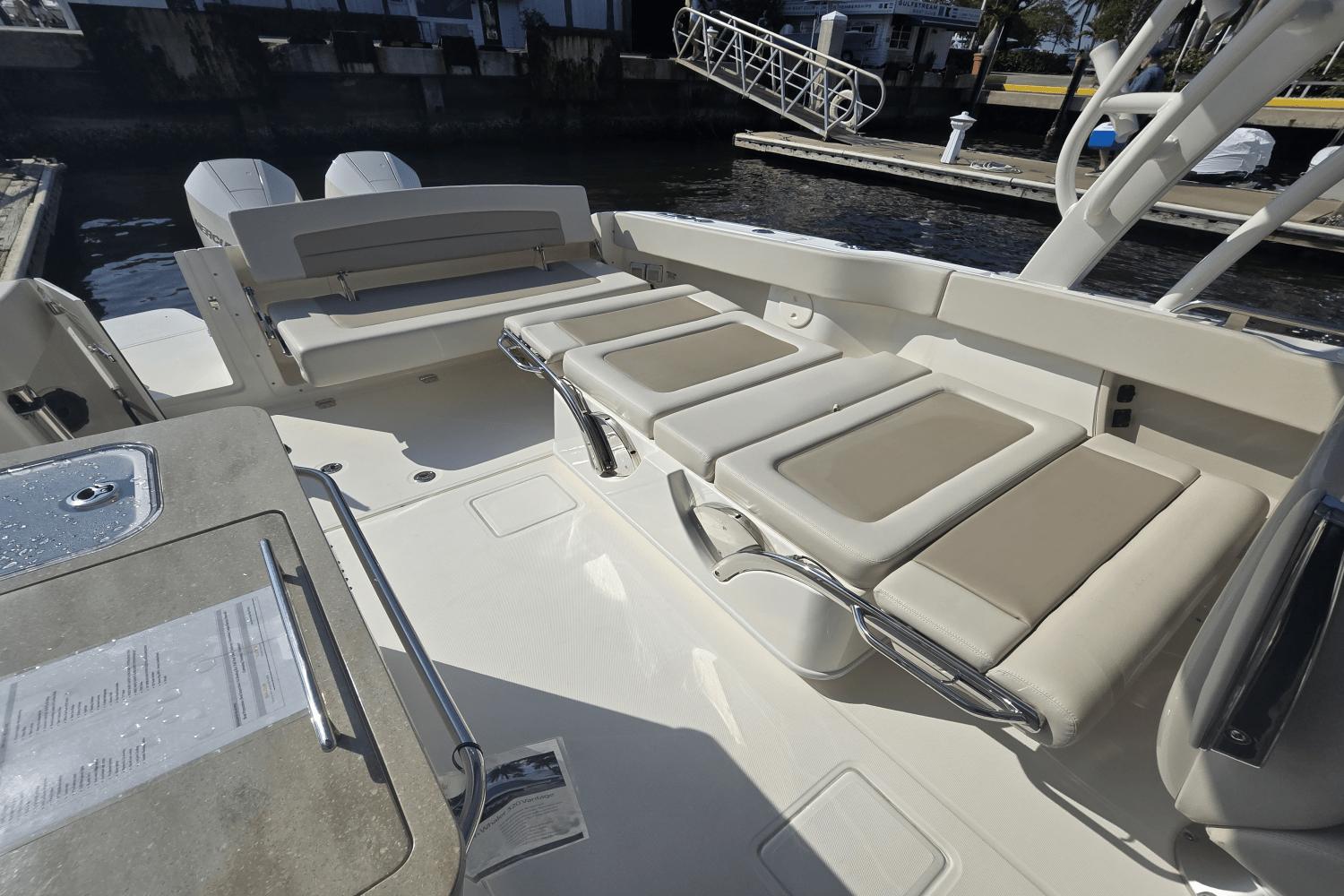 2024 Boston Whaler 320 Vantage Runabout for sale - YachtWorld