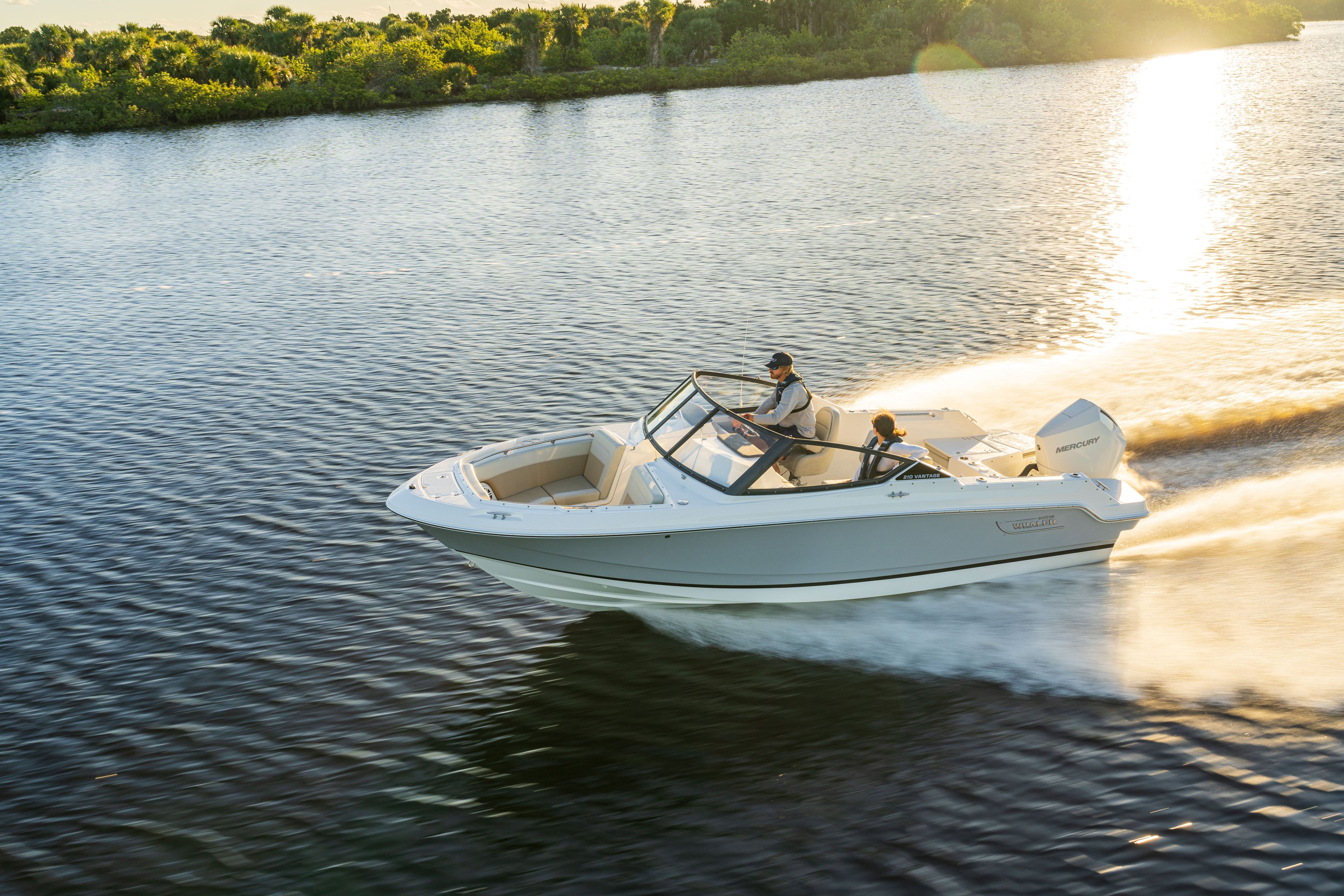 2026 Boston Whaler 210 Vantage Runabout for sale - YachtWorld