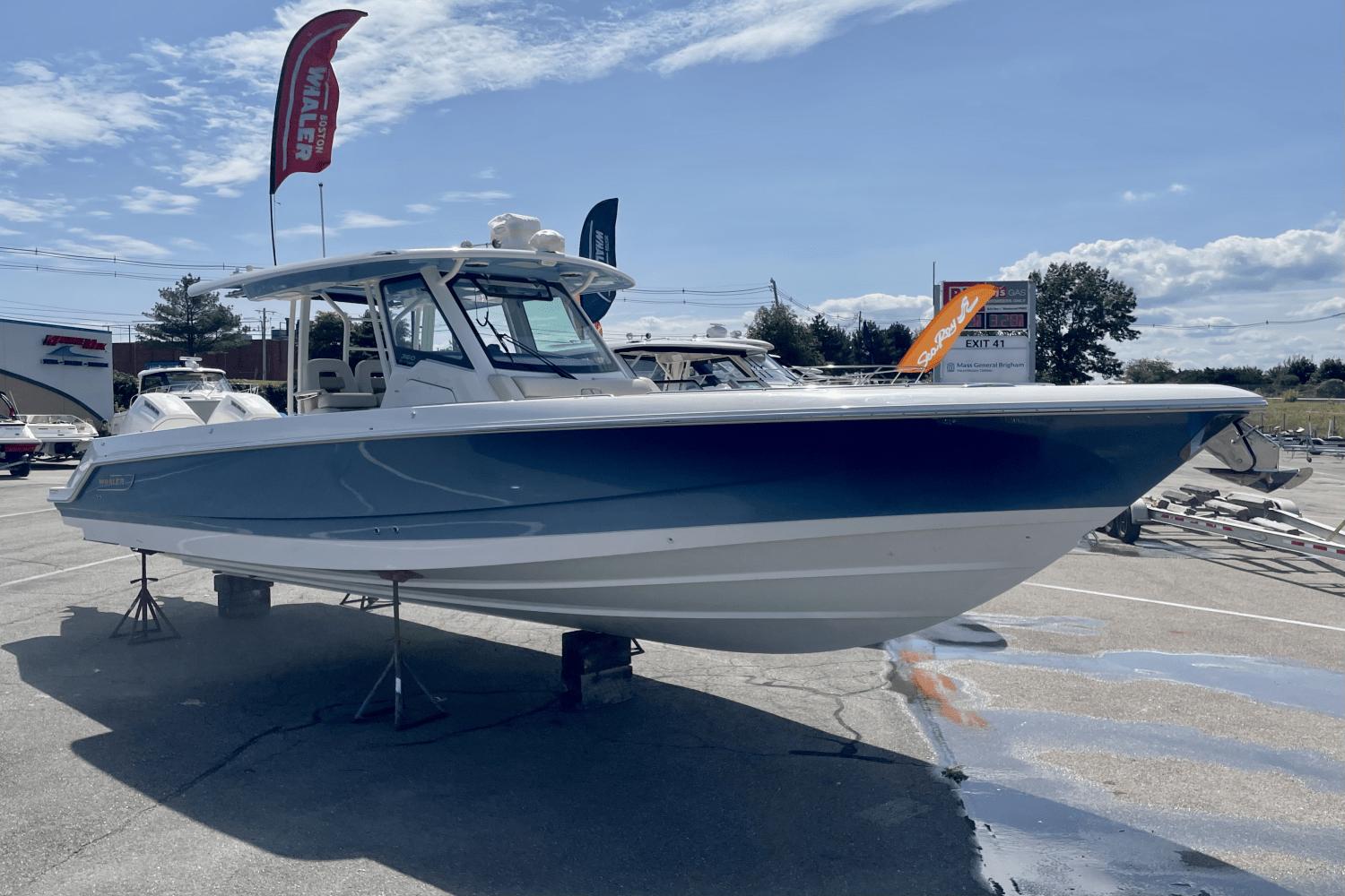 2024 Boston Whaler 360 Outrage Center Console Boote Kaufen - YachtWorld