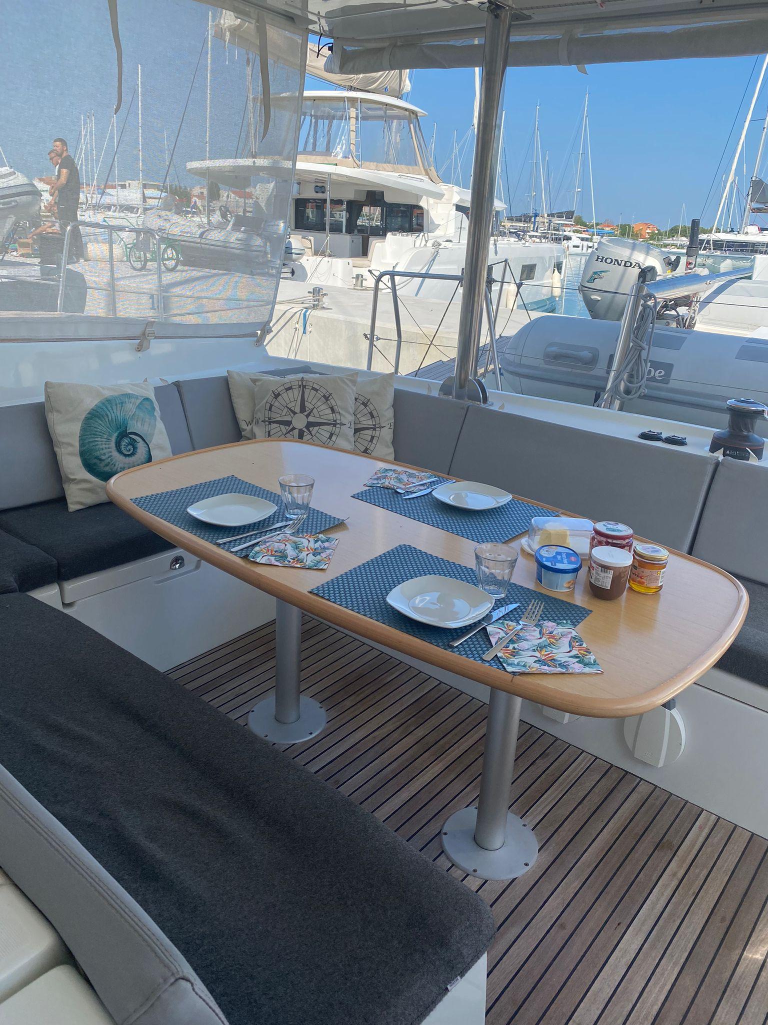 2010 Lagoon 440 Multi-Hull for sale - YachtWorld